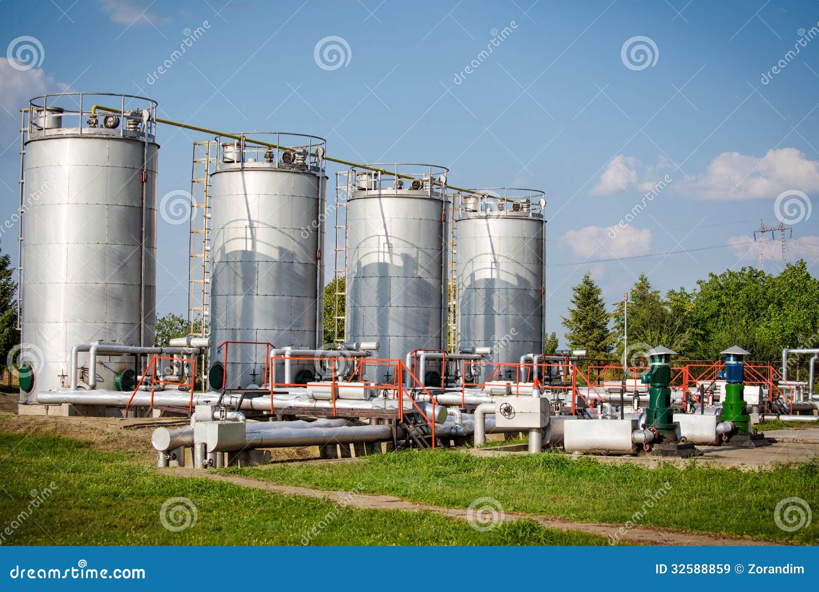 Oil and Gas Processing Plant Stock Image - Image of building, piping ...