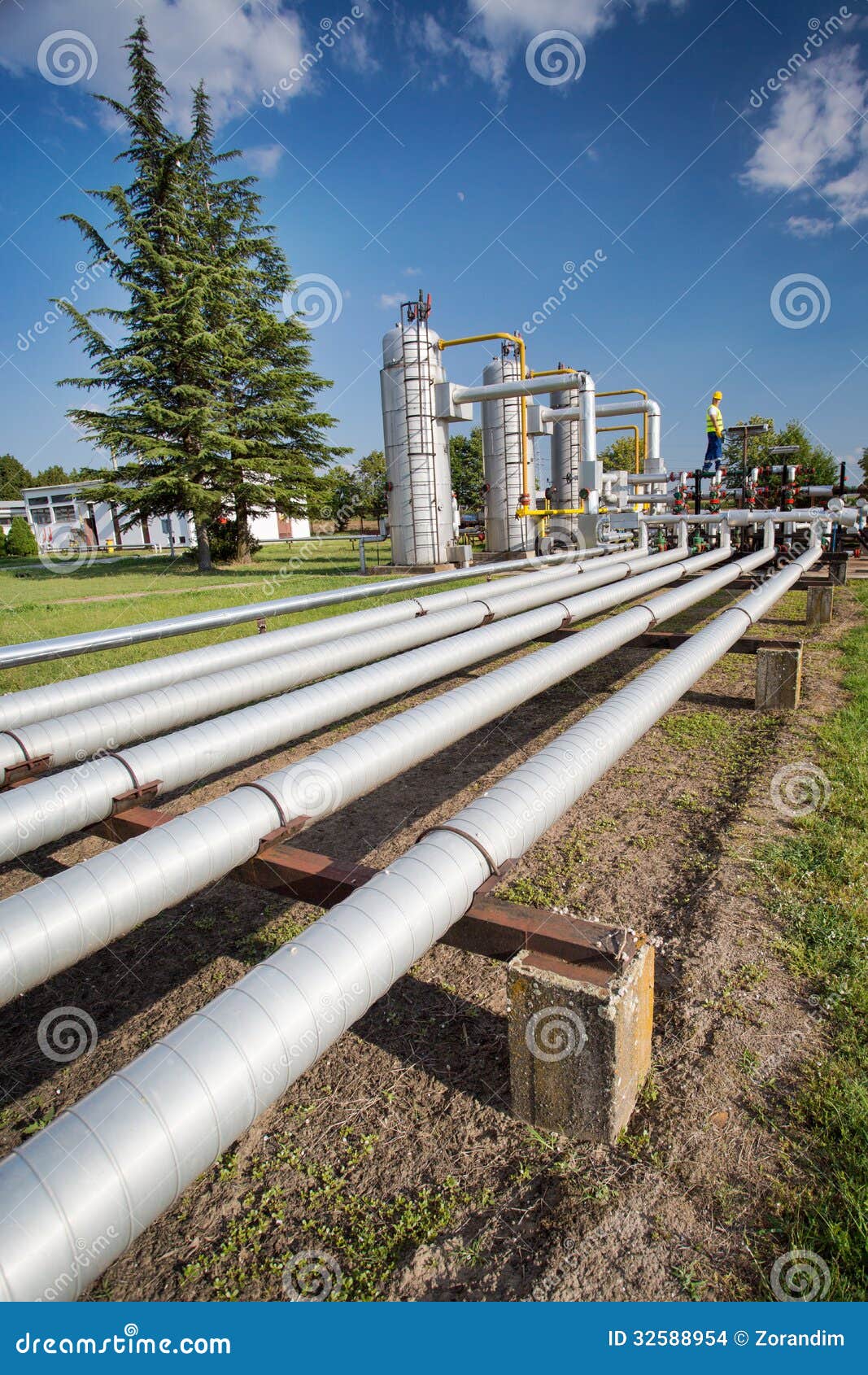 Oil and Gas Processing Plant Stock Photo - Image of piping, plant: 32588954