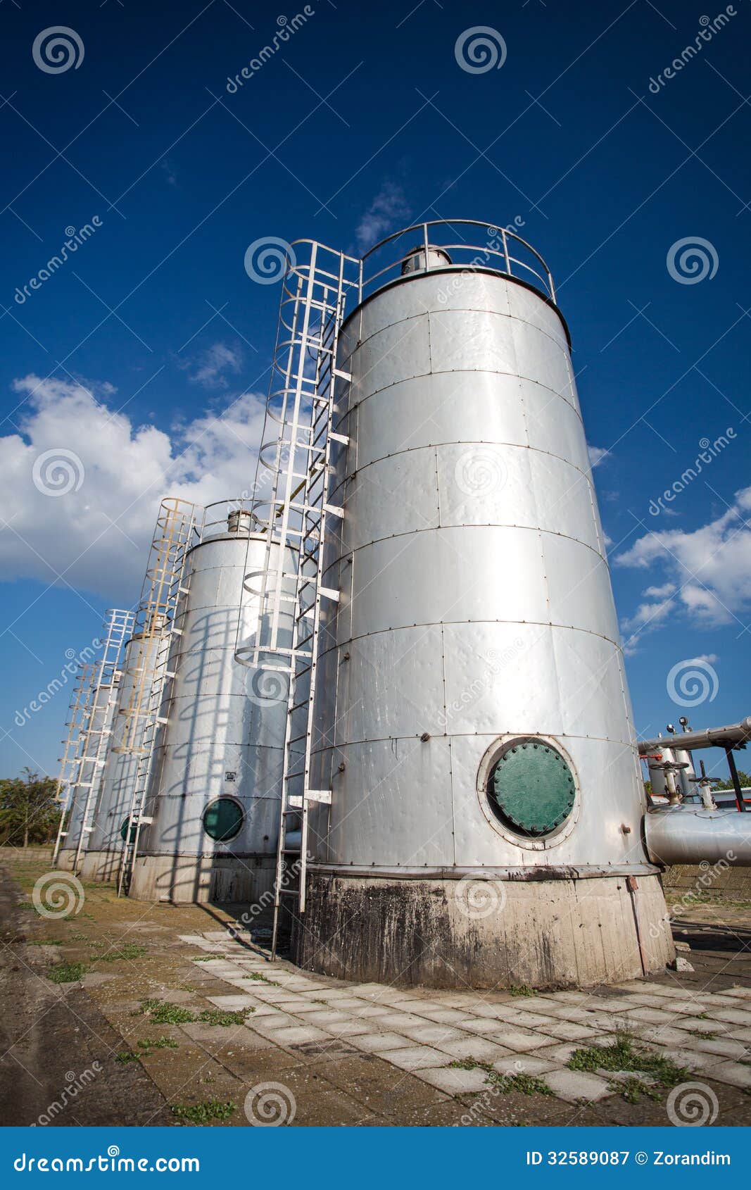Oil and Gas Processing Plant Stock Image - Image of flare, energy: 32589087