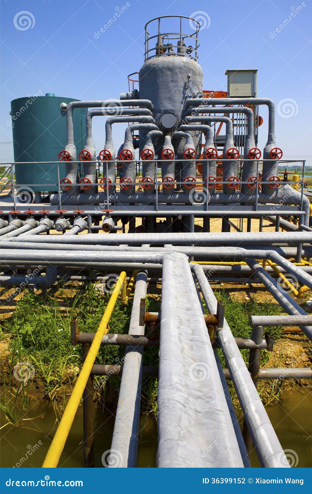 Oil and Gas Processing Plant Stock Photo - Image of oilfield, metal ...