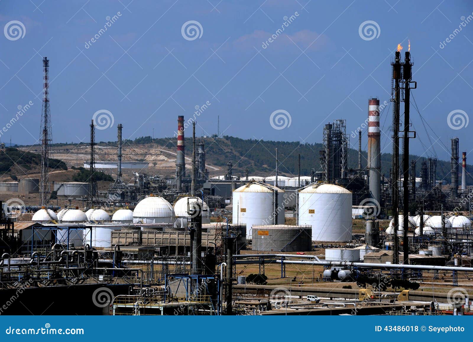 Oil and Gas Refinery Complex Stock Photo - Image of factory, complex ...
