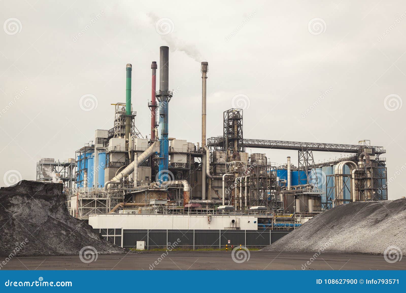 Oil Industry Equipment Installation Stock Photo - Image of harbour ...