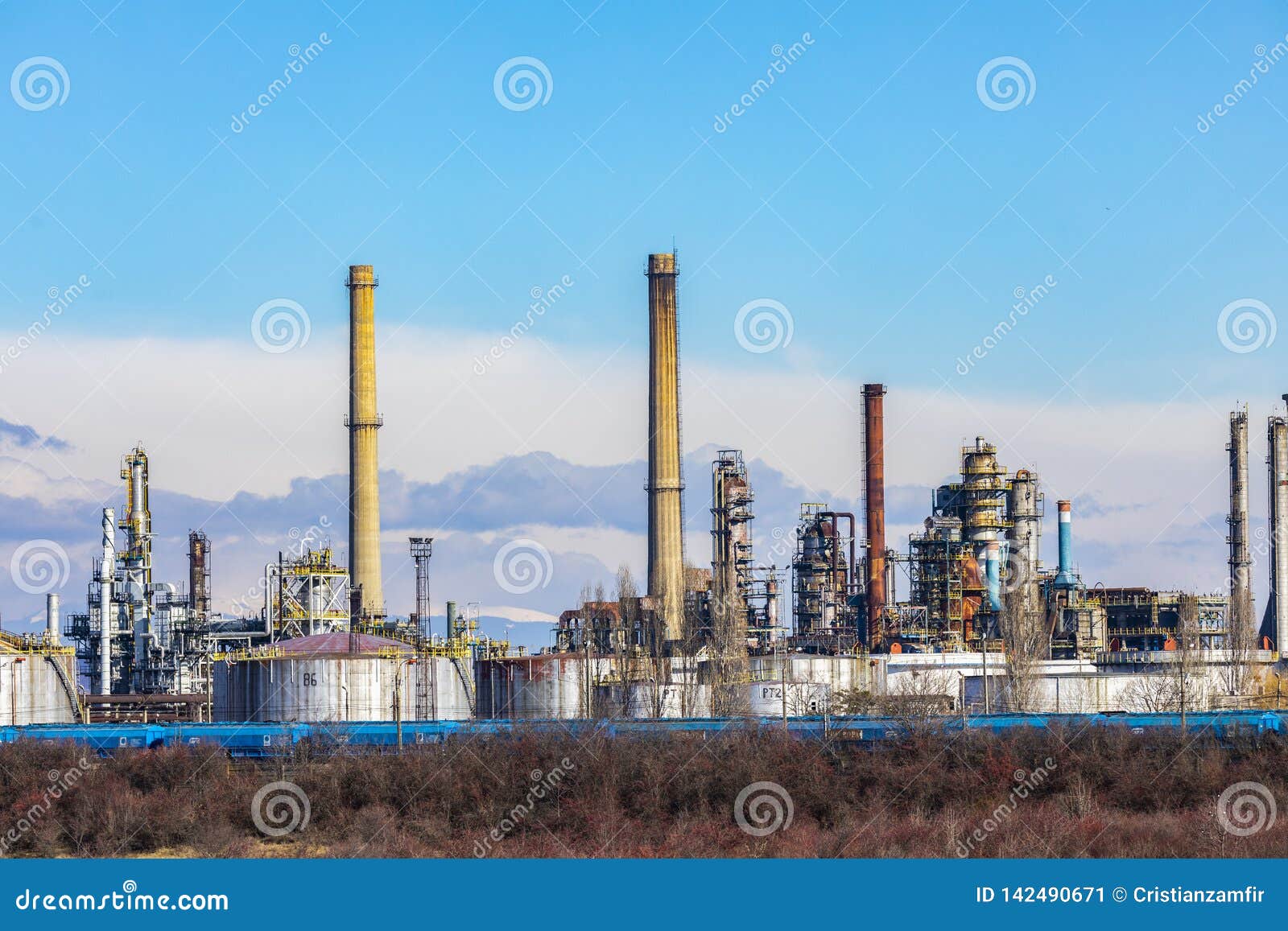 Oil Refinery with Facilities Stock Image - Image of investment, growth ...