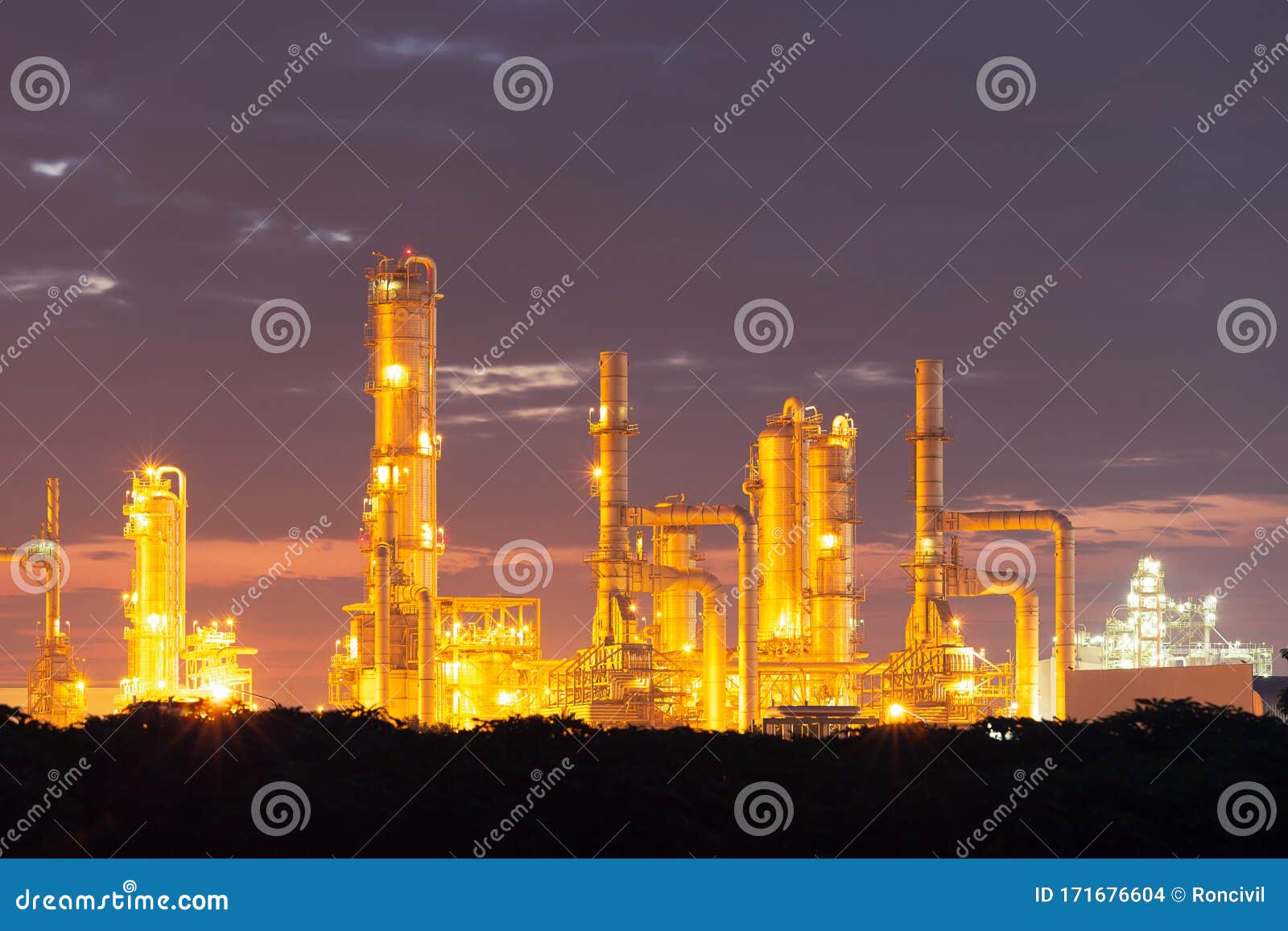 Oil refinery factory stock photo. Image of engineer - 171676604