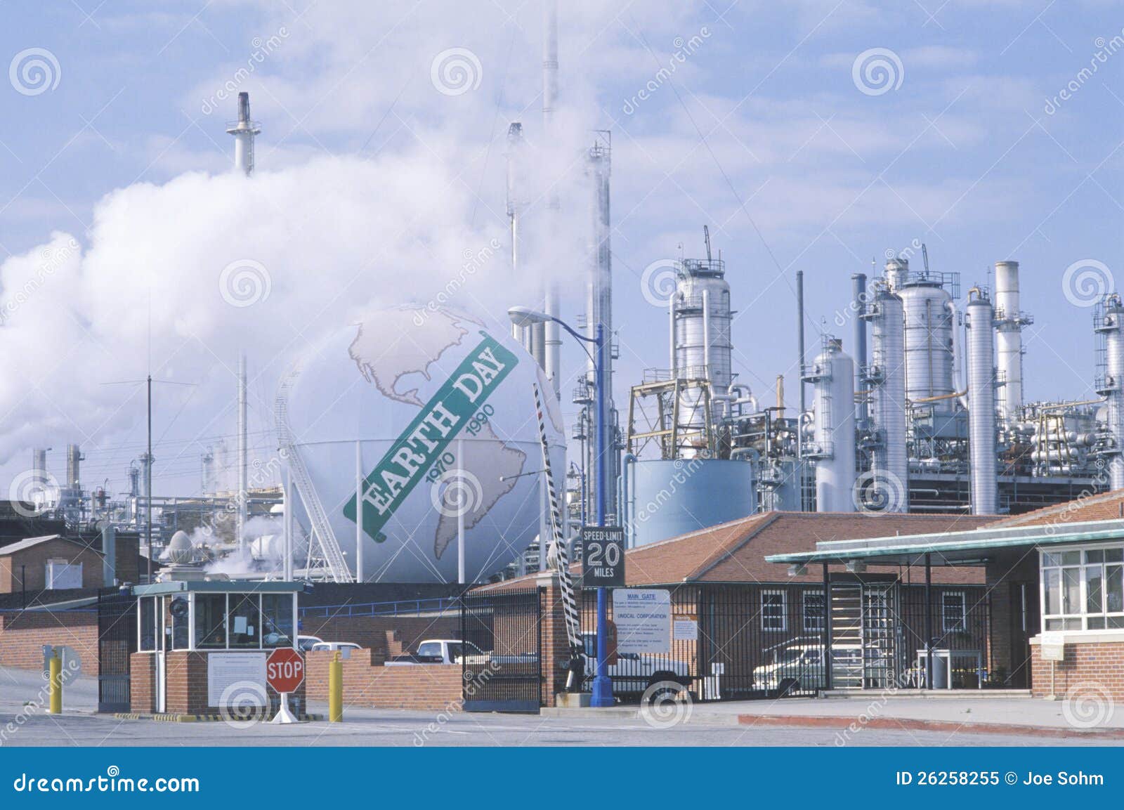 Oil Refinery in Los Angeles Editorial Image - Image of ecology, climate ...