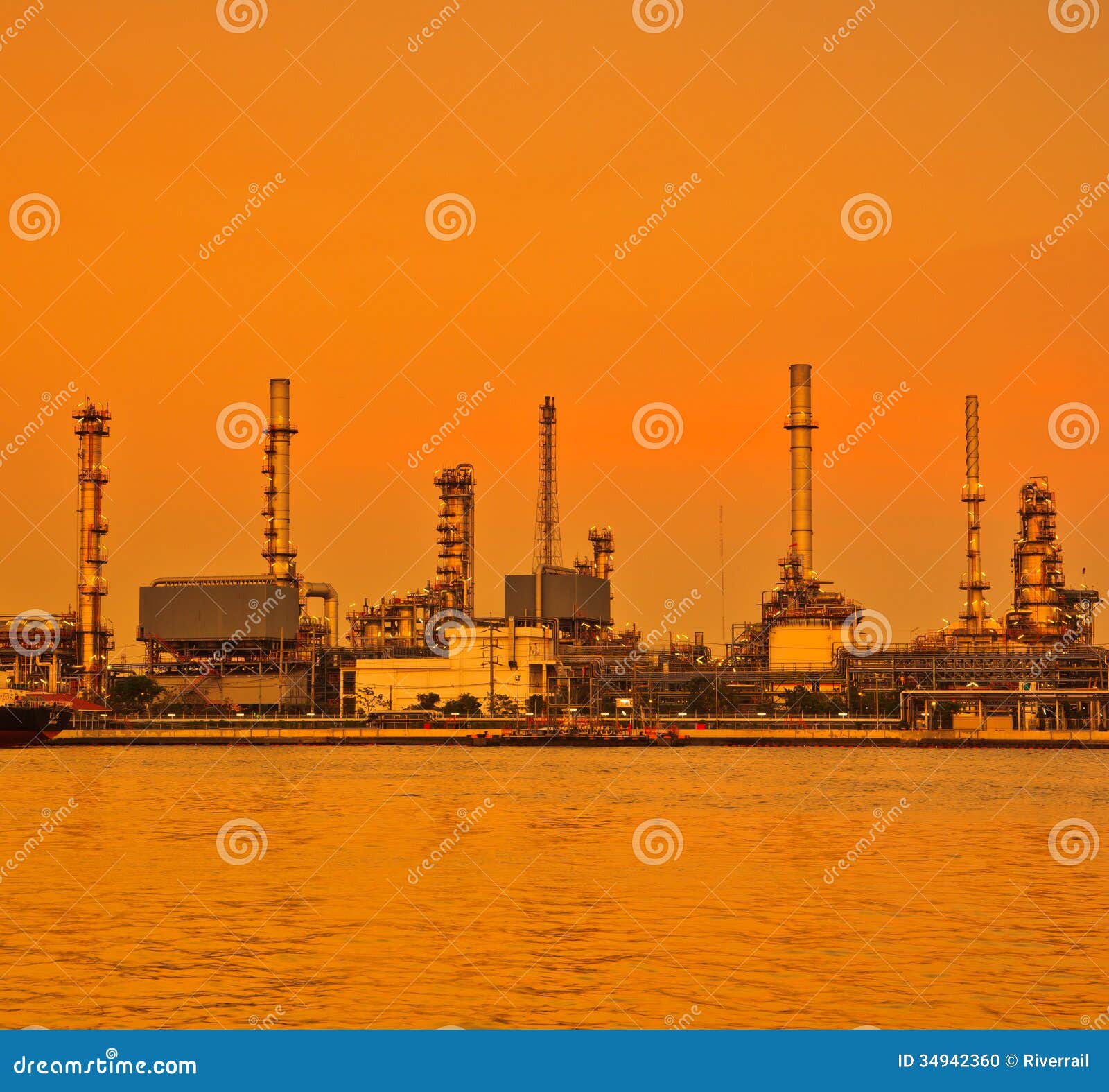 Oil refinery stock photo. Image of greenpeace, hidalgo - 34942360