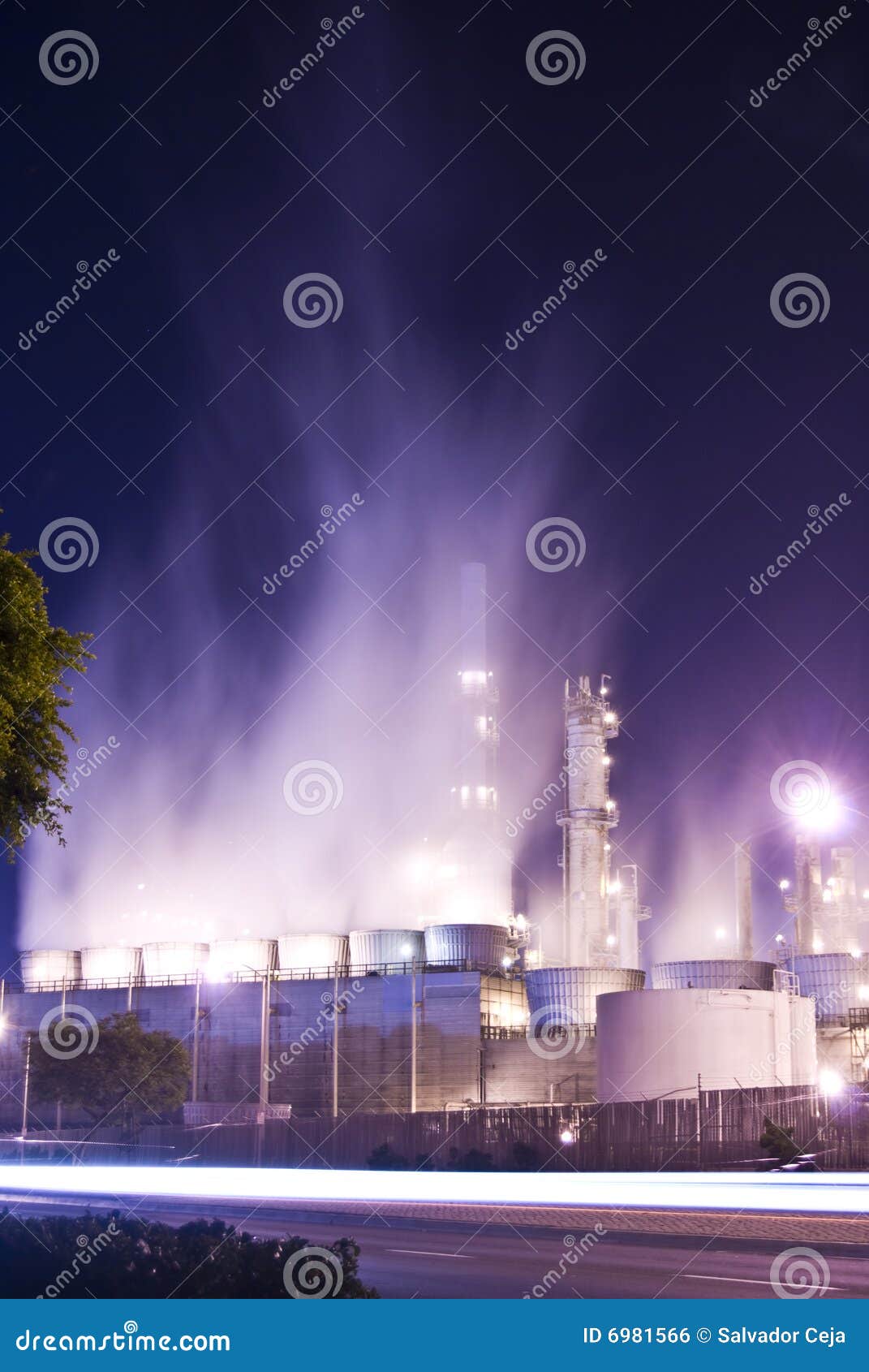 Oil refinery and steam stock photo. Image of modern, fumes - 6981566