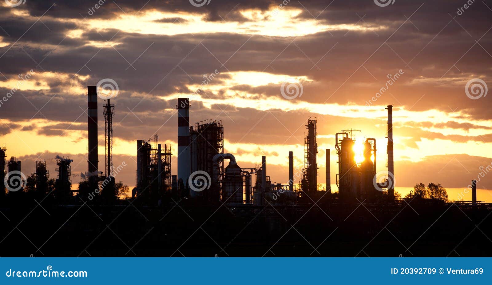 Oil refinery at sunset stock image. Image of petroleum - 20392709