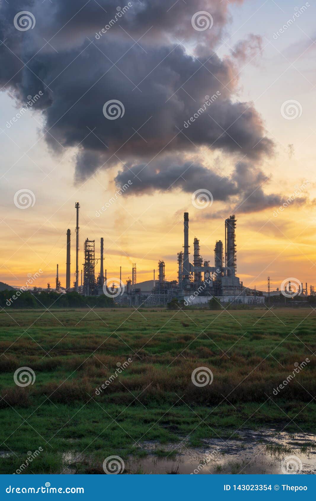 Oil refinery at sunset stock photo. Image of beautiful - 143023354