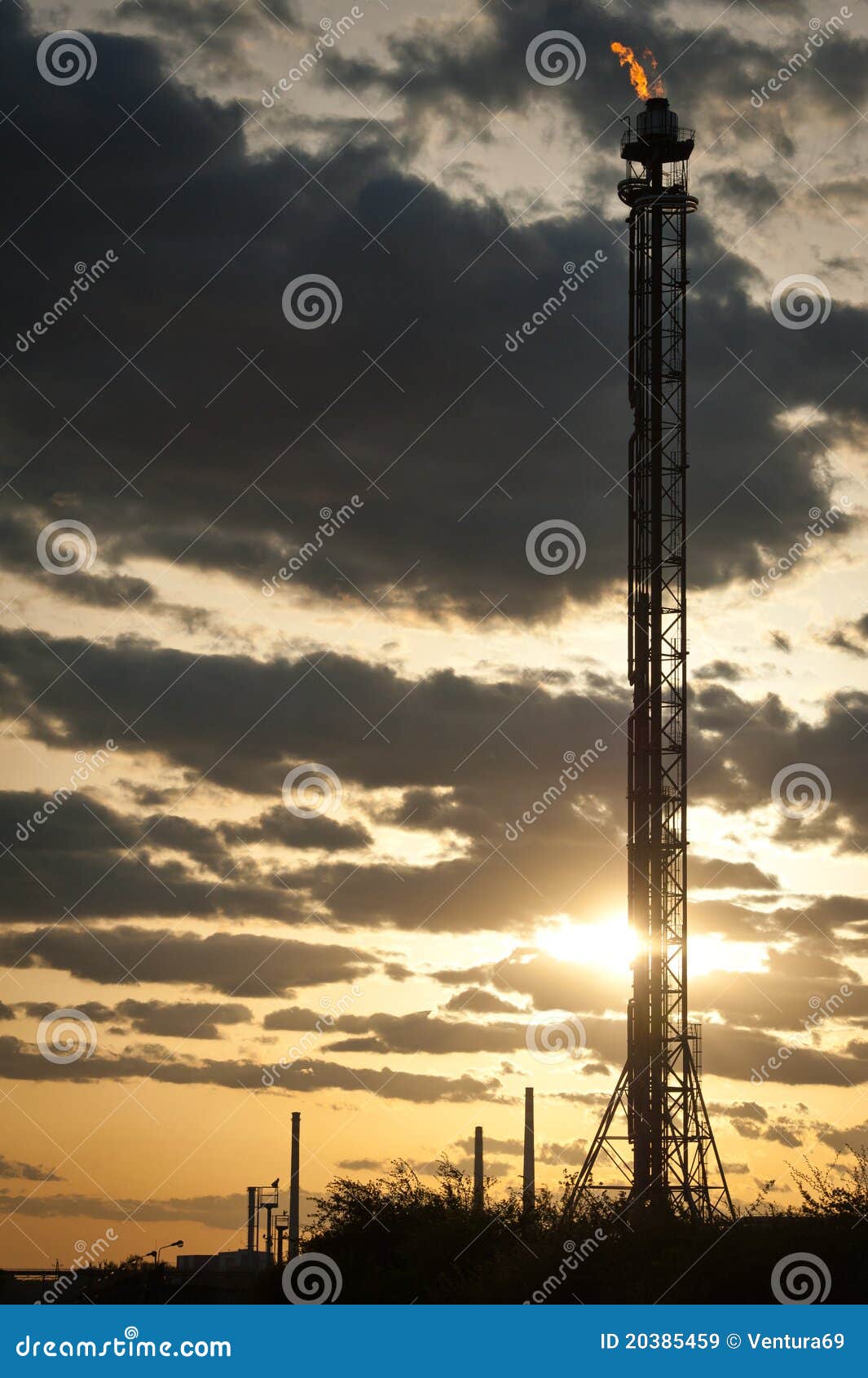 Oil refinery tower stock image. Image of dirty, production - 20385459