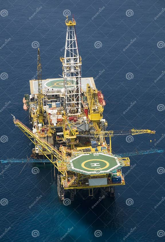 Oil rig stock image. Image of cranes, derrick, ocean - 28704561