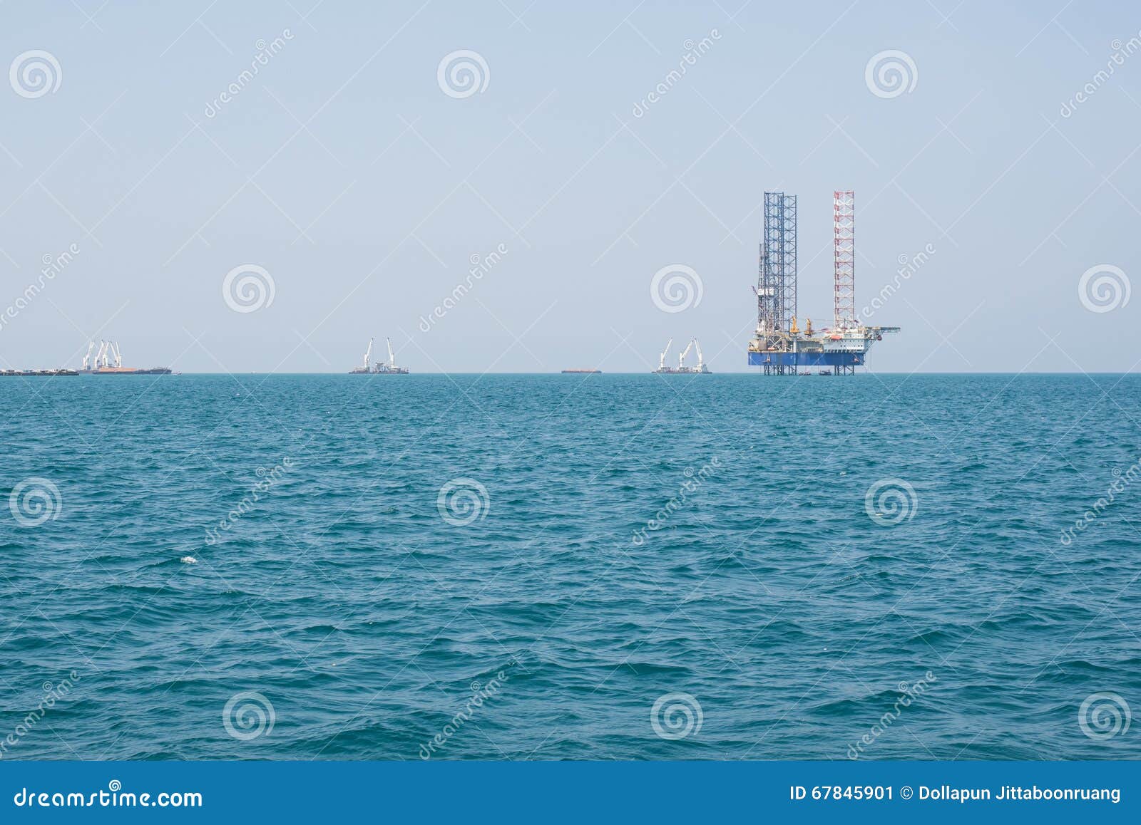 Oil Rig Drilling Platform in Large Pacific Ocean Stock Image - Image of ...