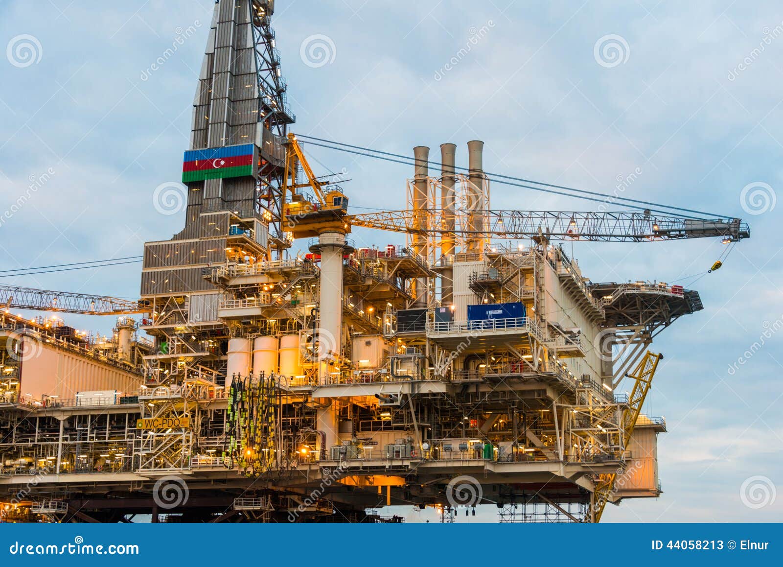 Oil rig platform editorial stock photo. Image of engineering - 44058213