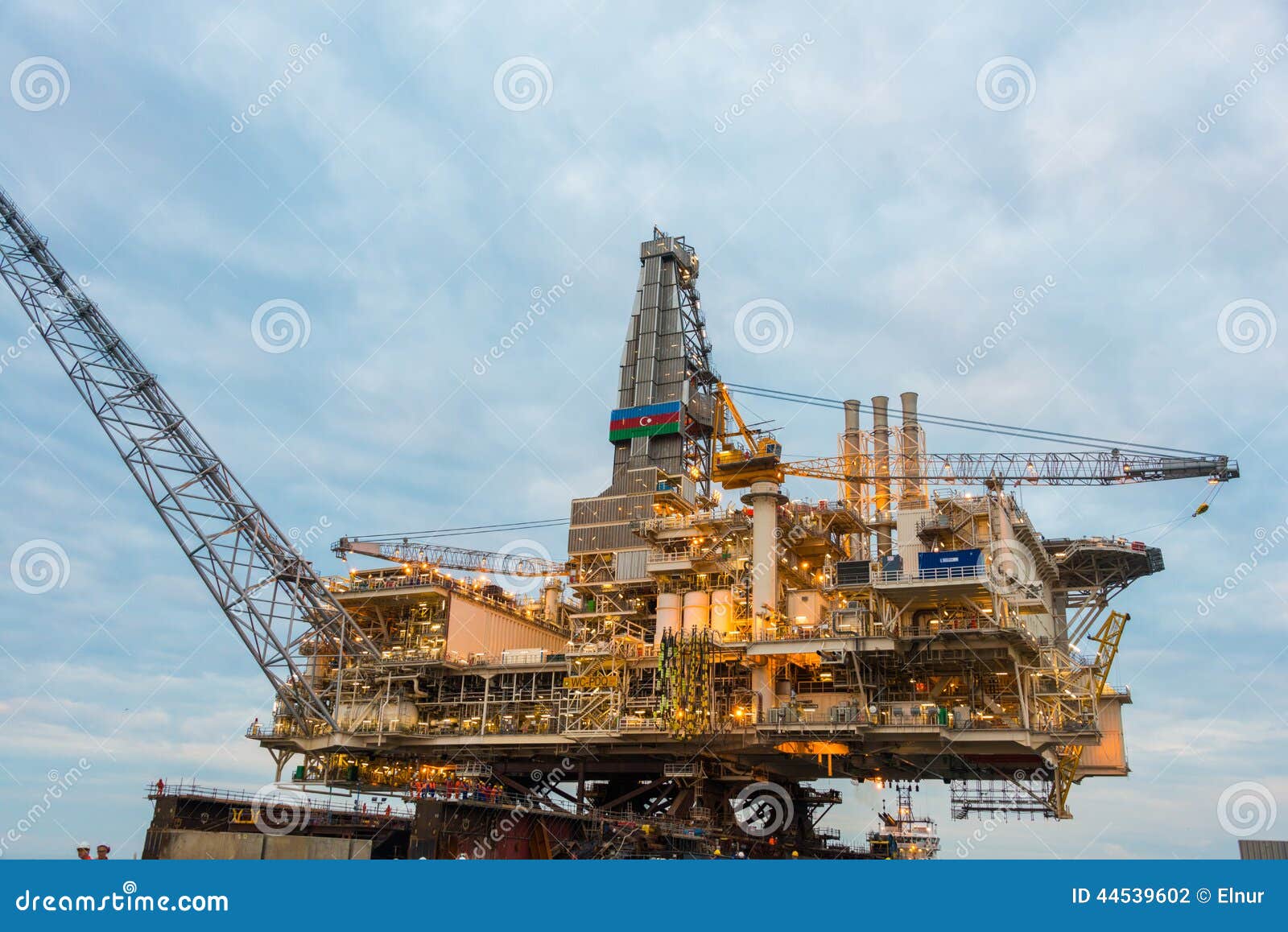 Oil rig platform editorial photography. Image of pumps - 44539602