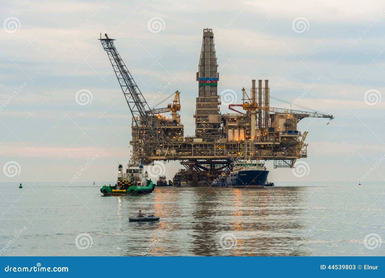 Oil rig platform editorial stock photo. Image of crane - 44539803