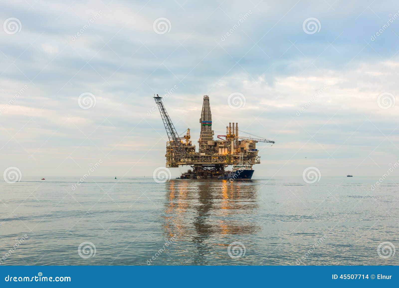 Oil rig platform editorial stock image. Image of evening - 45507714