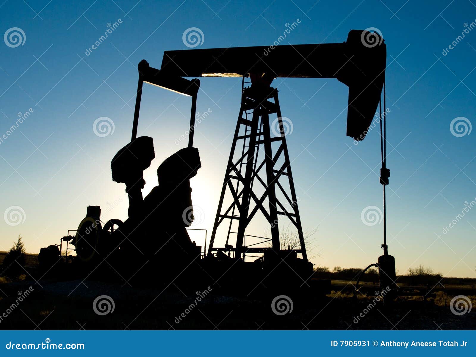Oil Rig (silhouette) stock image. Image of hydrocarbon - 7905931