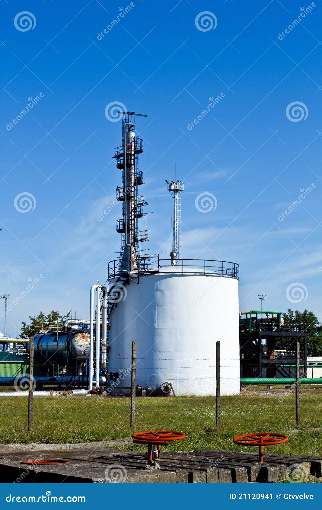 Oil storage tanks stock image. Image of blue, tower, clear - 21120941