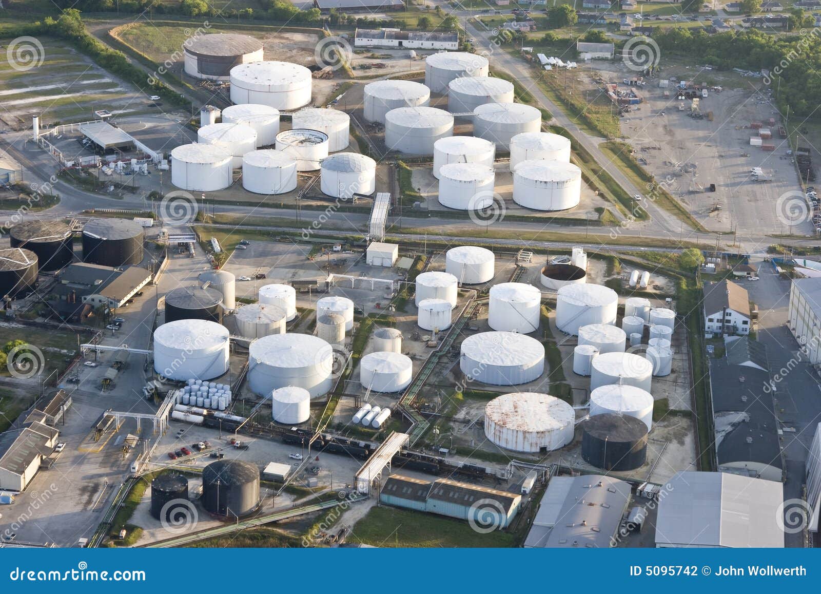 Oil storage tanks stock photo. Image of overhead, pump - 5095742