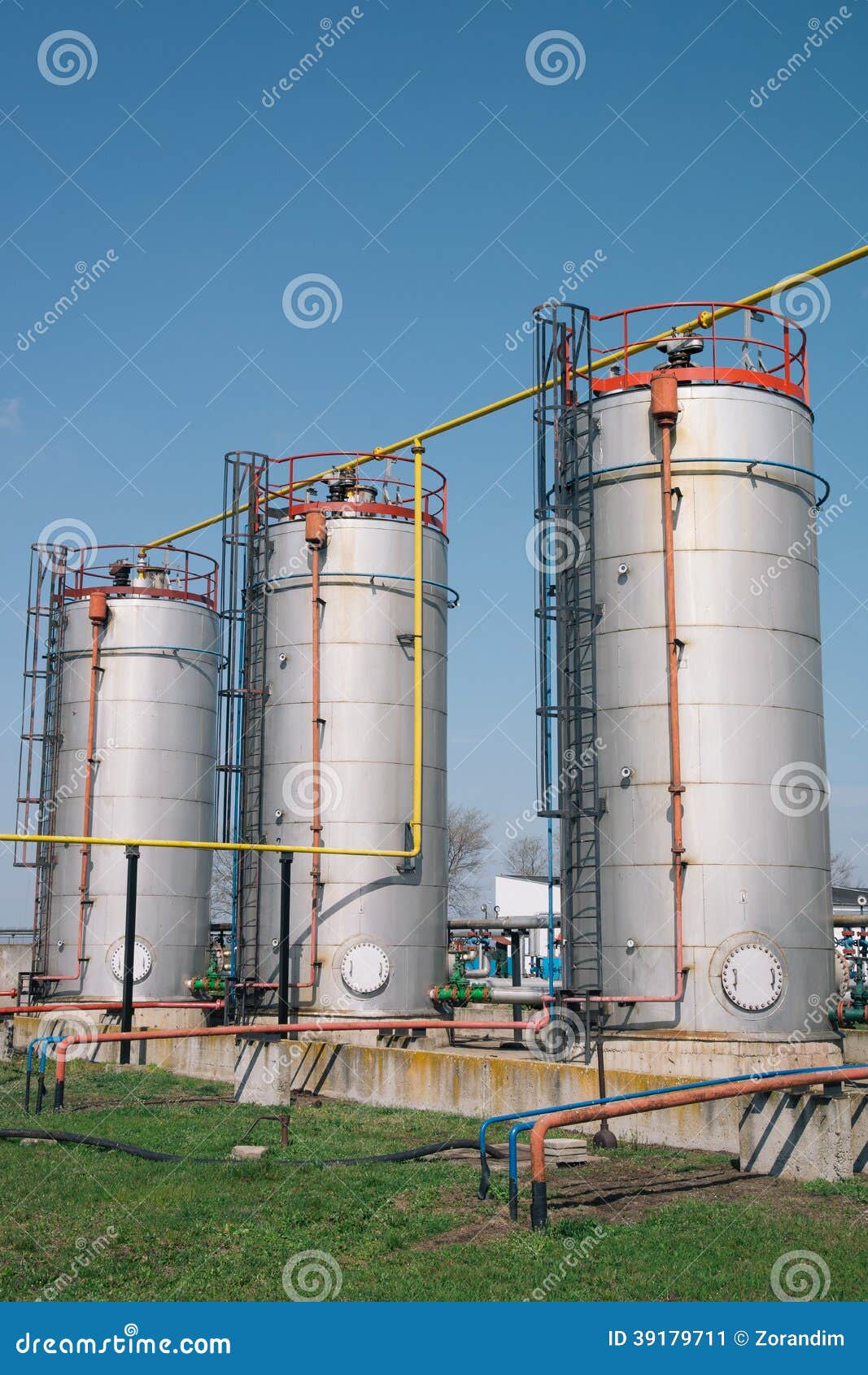 Oil storage tanks stock image. Image of chemical, fuel - 39179711