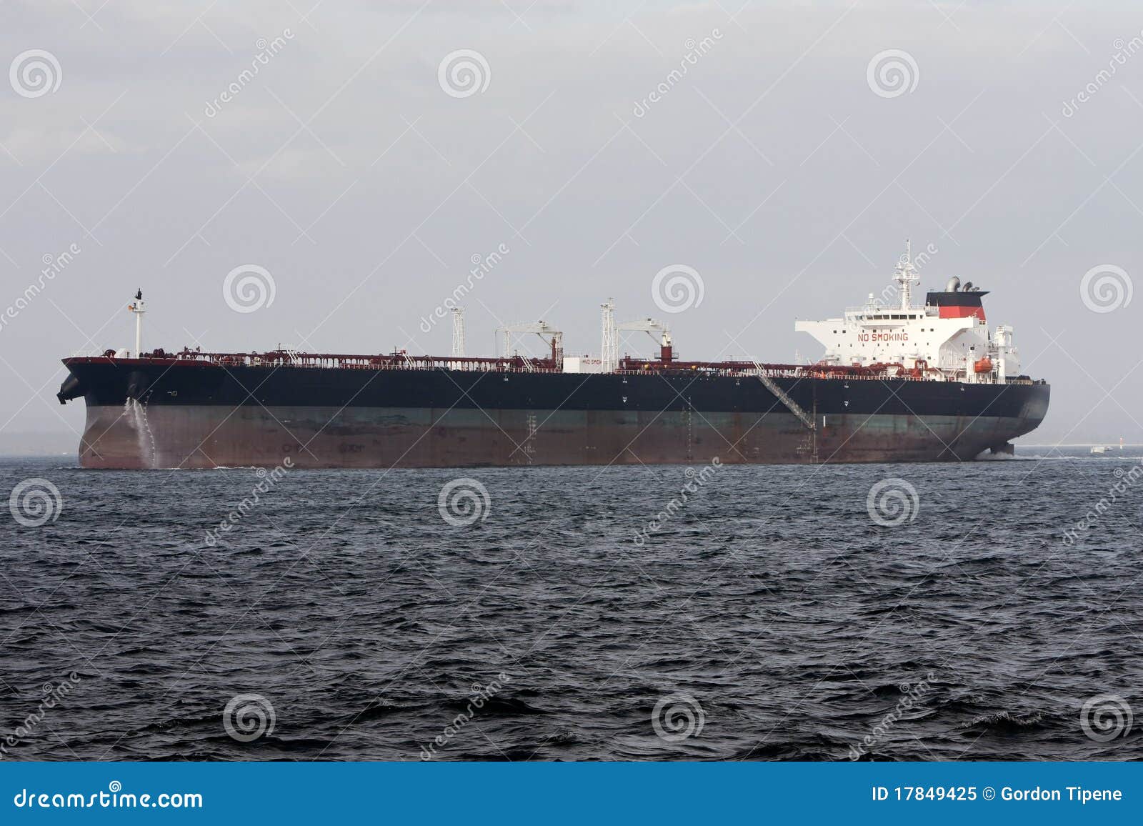 Oil Super Tanker Under Power Stock Image - Image of marine, tanker ...