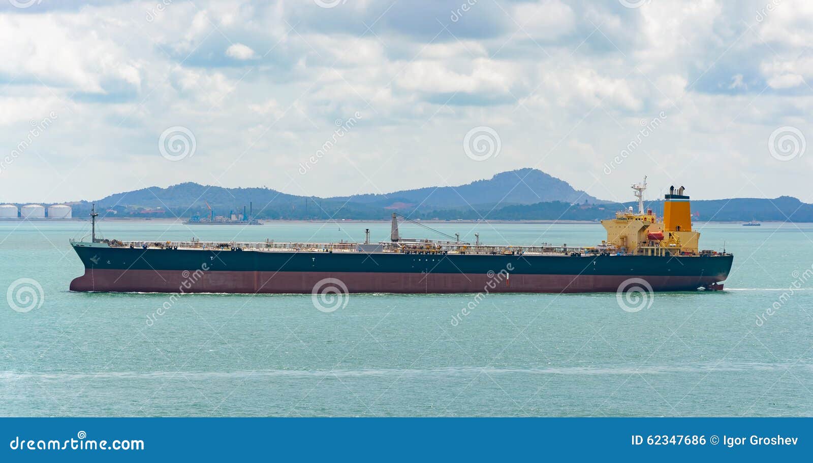 Oil Supertanker in Singapore Strait Stock Photo - Image of commercial ...