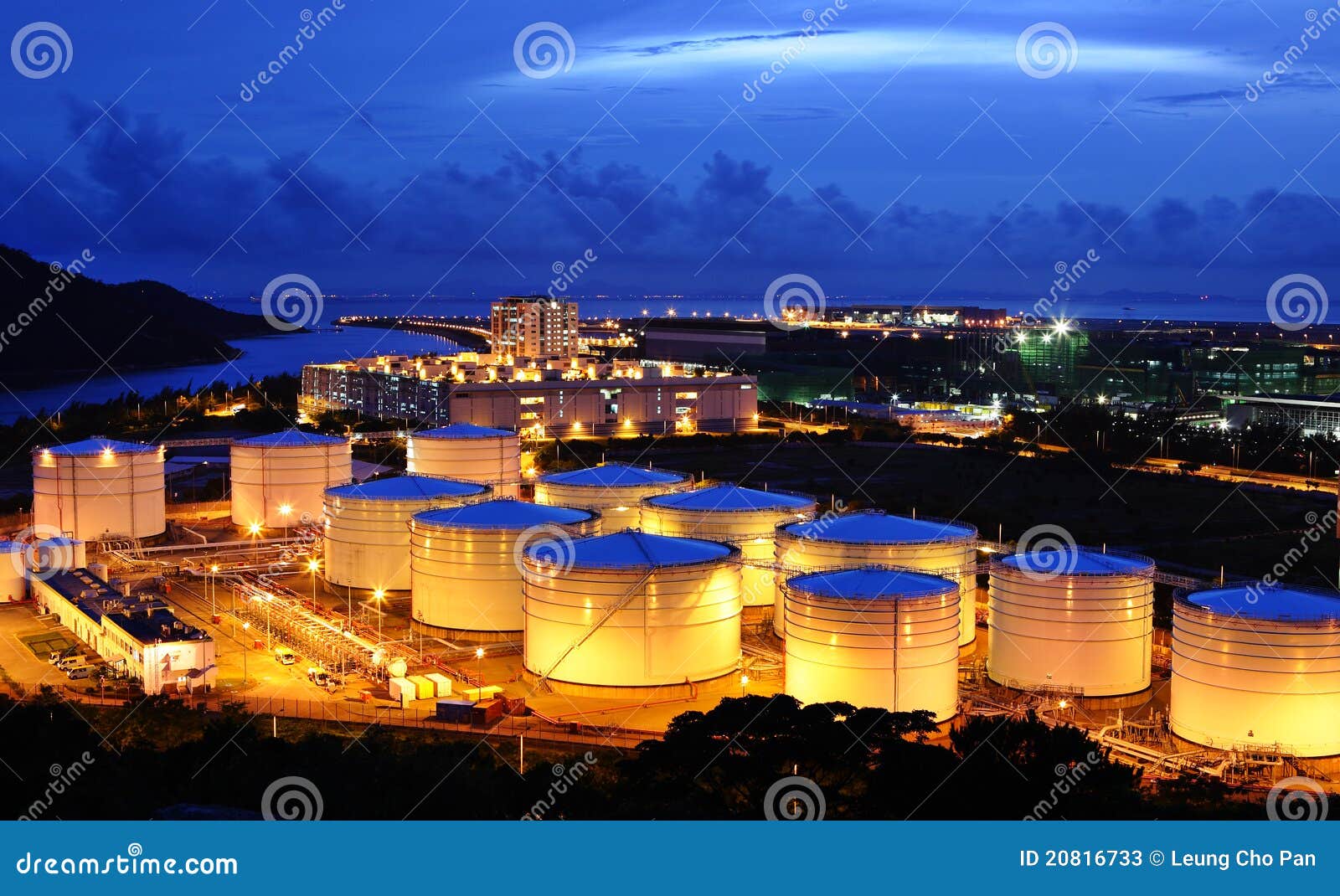 Oil tank at night stock image. Image of business, fossil - 20816733