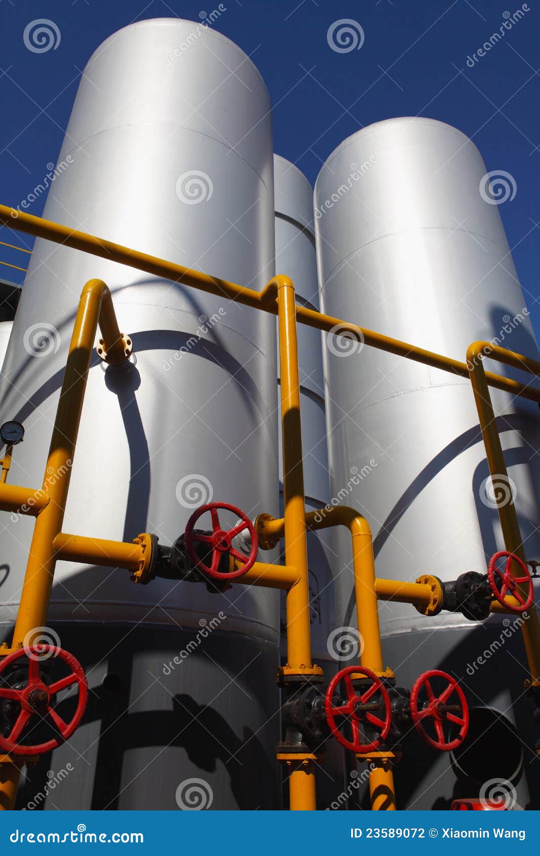 Oil tanks in a refinery stock photo. Image of aluminum - 23589072