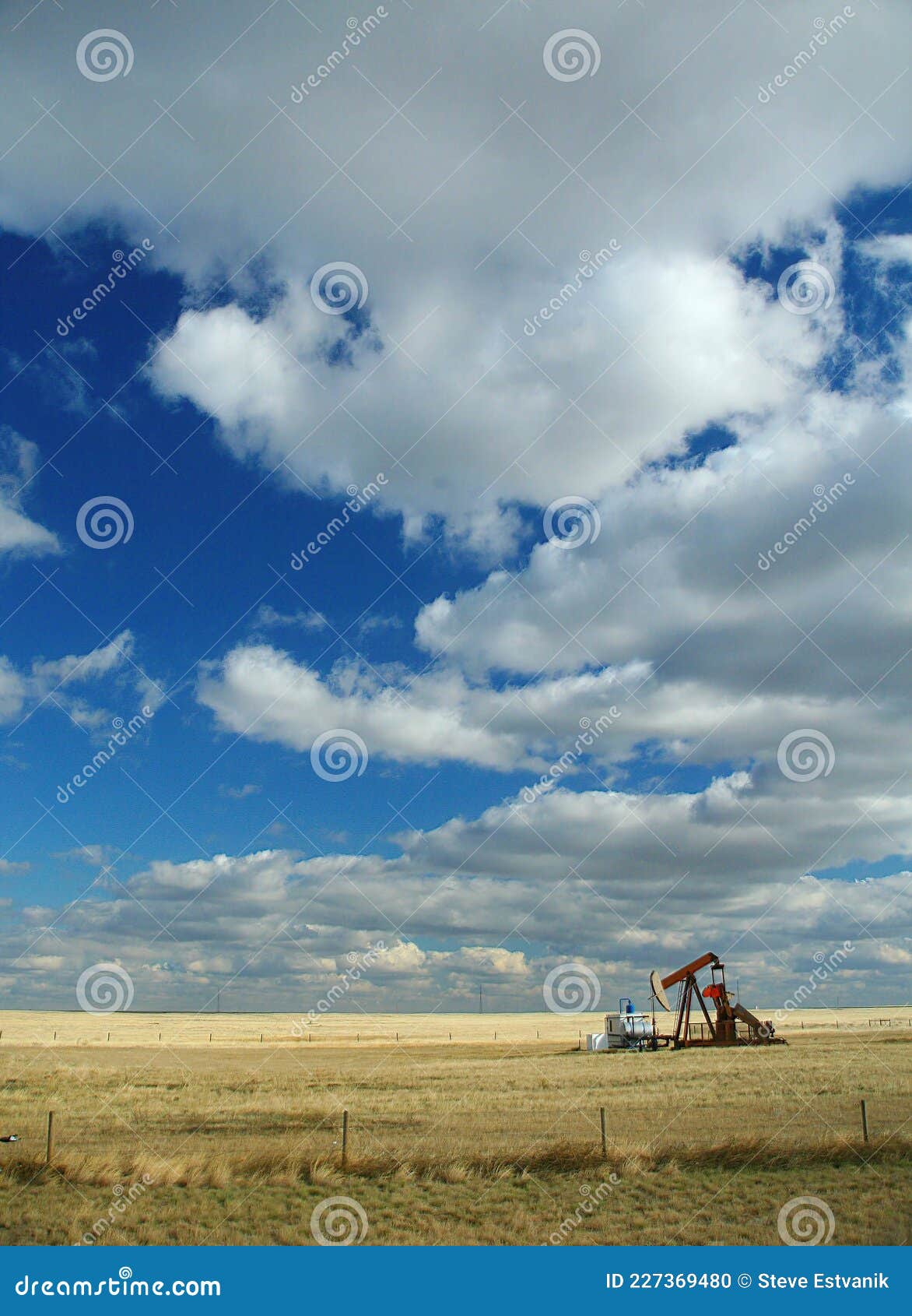 Oil well,prairies stock photo. Image of prairies, prairie - 227369480