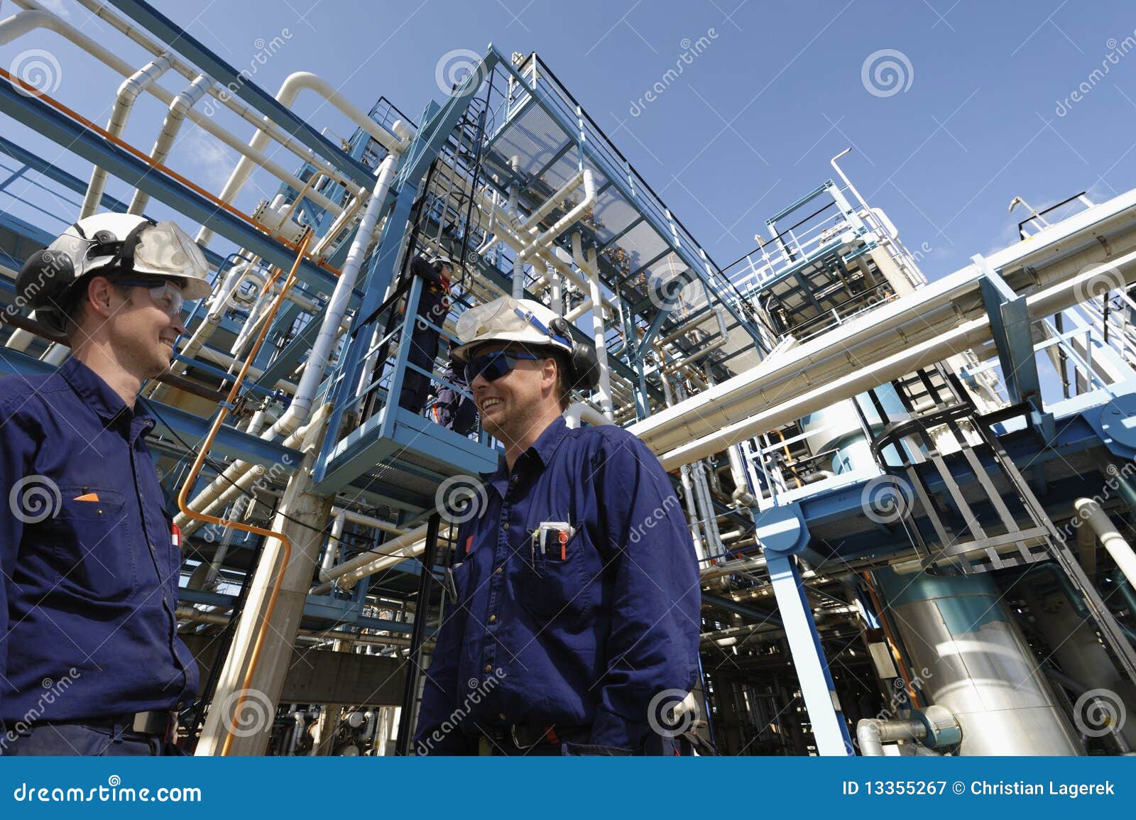 Oil workers and refinery stock image. Image of pollution - 13355267