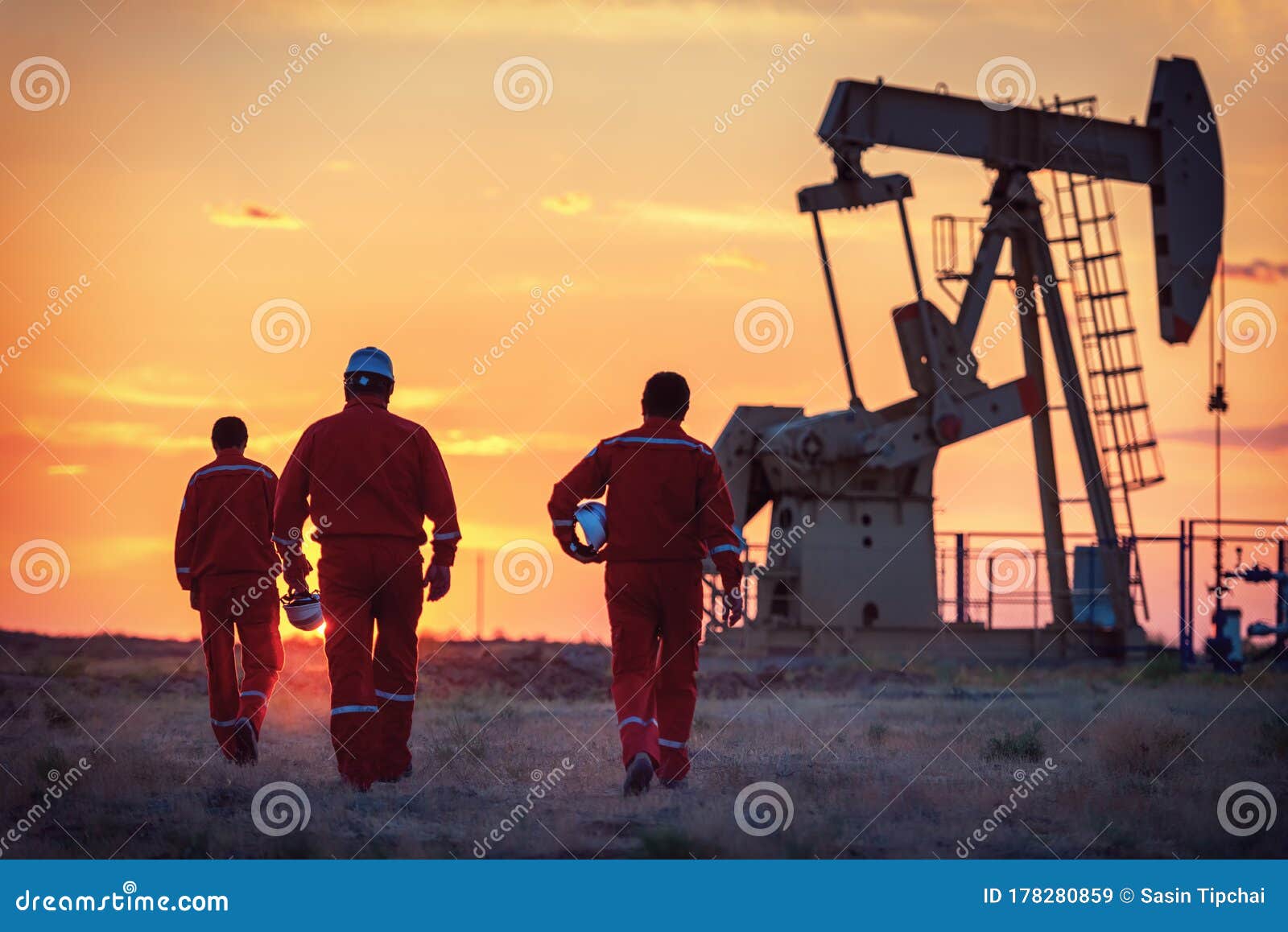 The oil workers at work editorial stock image. Image of derrick - 178280859