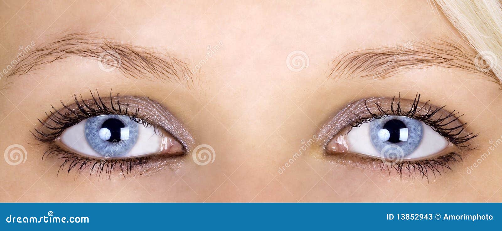 Ojos azules imagen de archivo. Imagen de hembras, encanto - 13852943