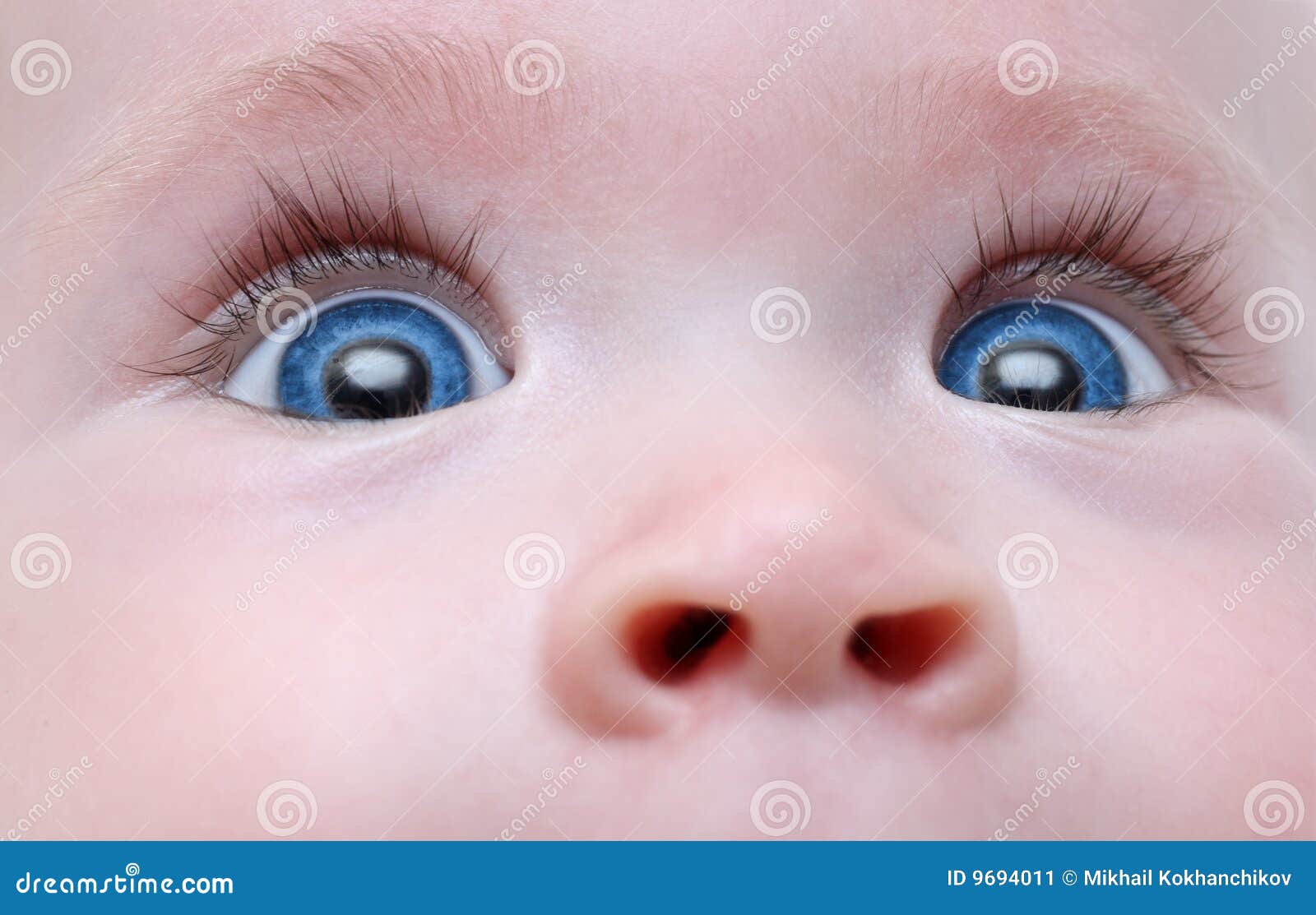 Ojos azules de bebé imagen de archivo. Imagen de azul - 9694011