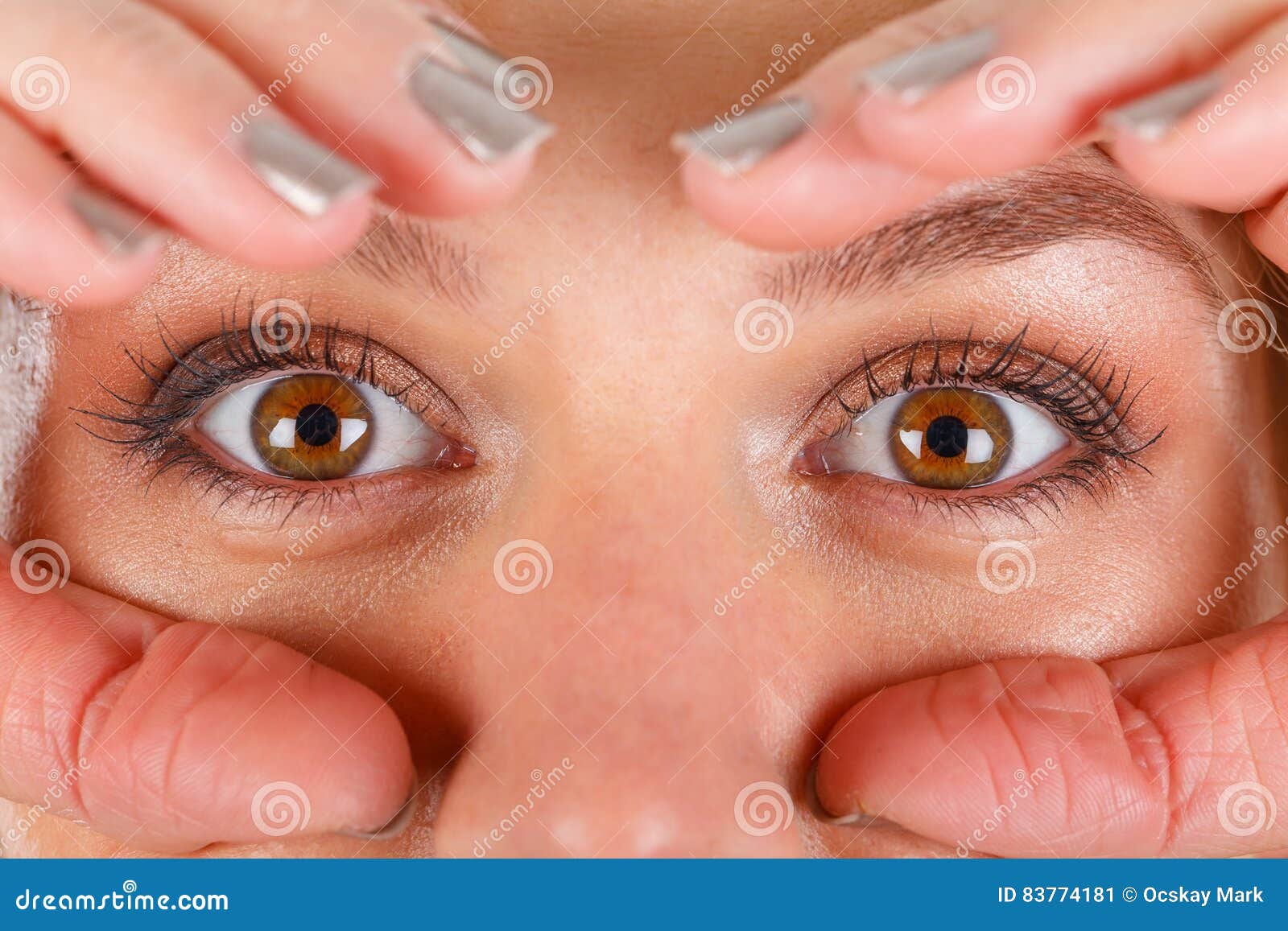 Ojos pardos hermosos imagen de archivo. Imagen de modelo - 83774181