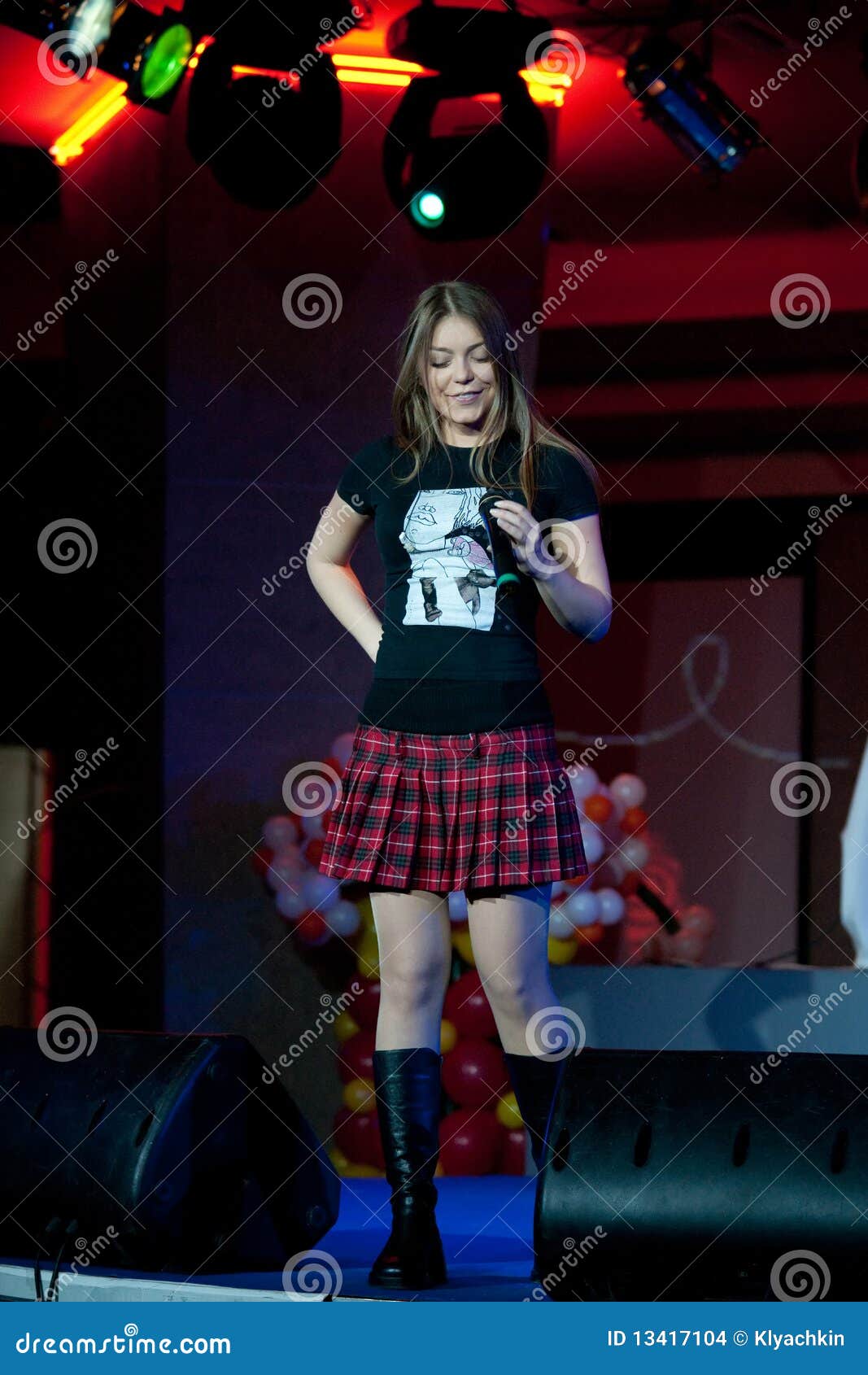 Oksana Pochepa Russische Pop Zanger Redactionele Stock Afbeelding Image Of Zanger Kleren