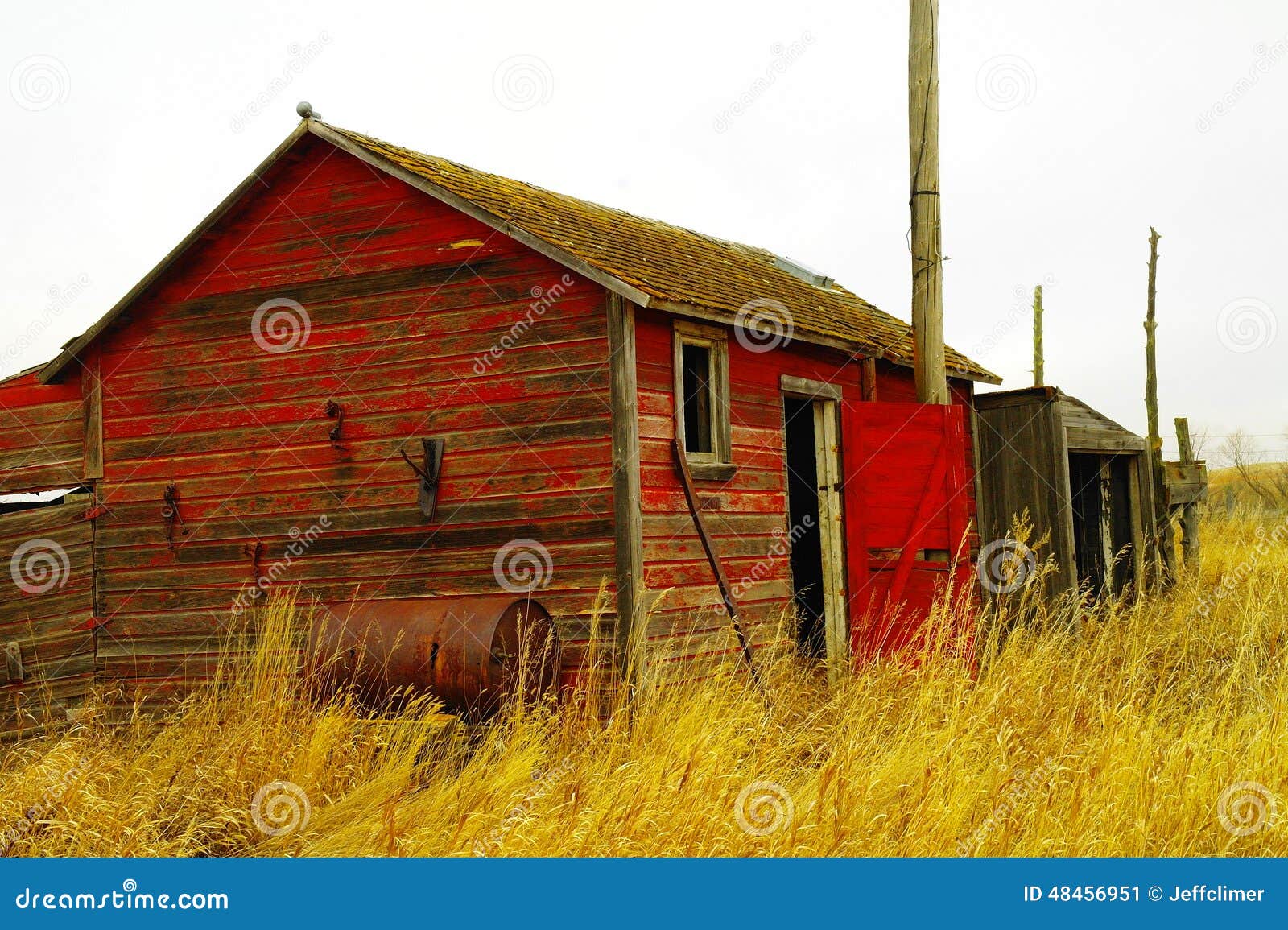 Ol barn on the prairie. stock image. Image of barns, farms - 48456951