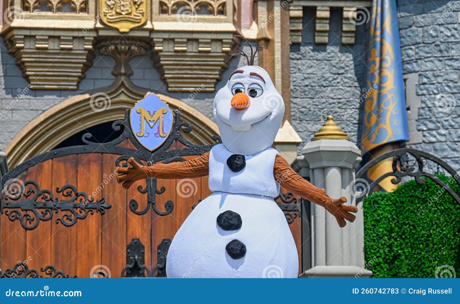 Olaf the snowman editorial stock photo. Image of green - 260742783