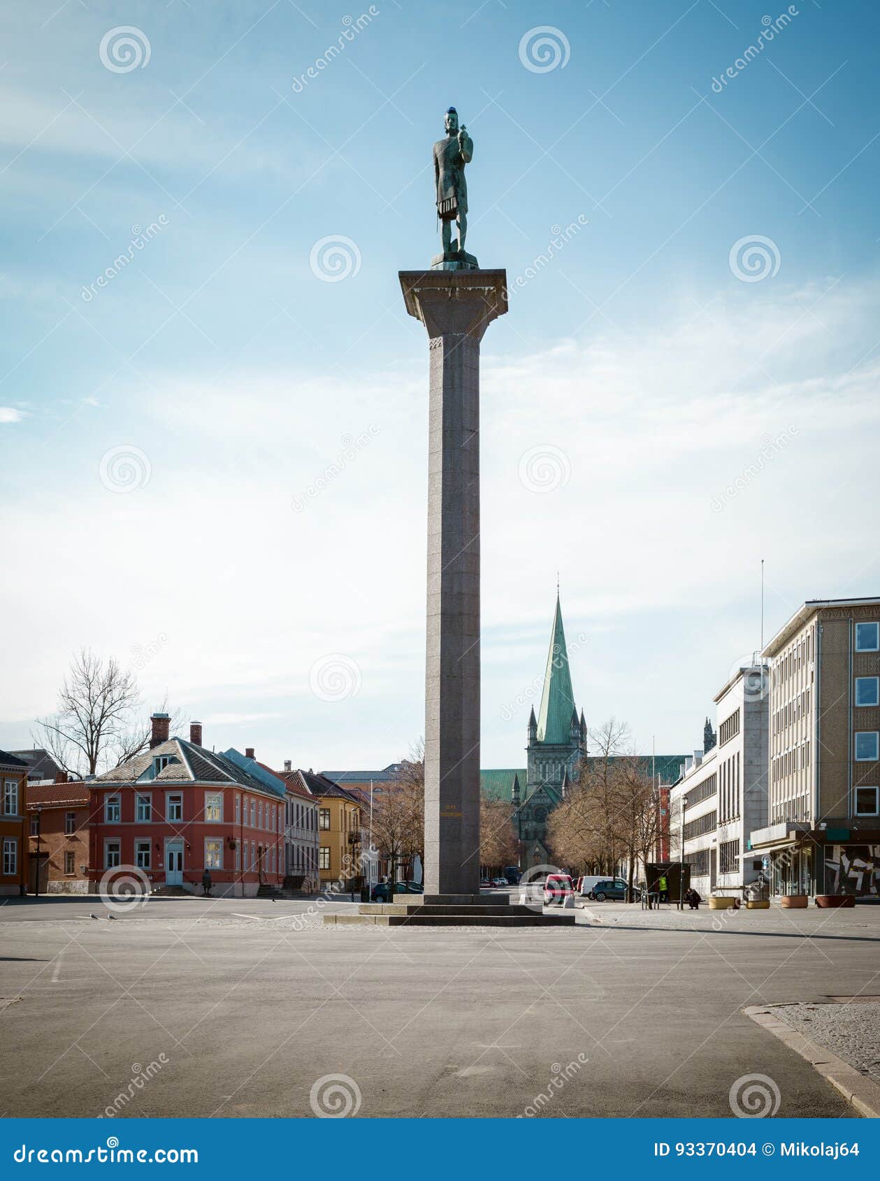Olav Tryggvason-Statue in Der Mitte Von Trondheim Stockfoto - Bild von ...