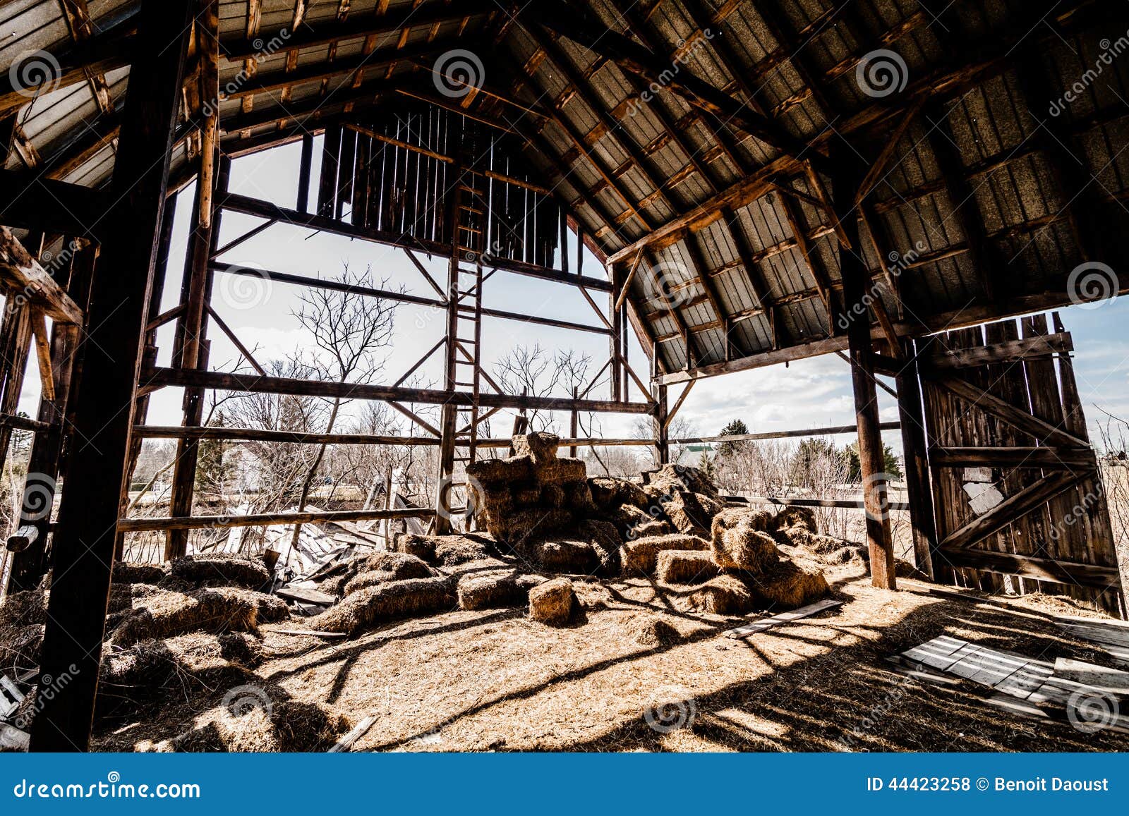 Old Abandoned Barn stock photo. Image of deserted, aged - 44423258