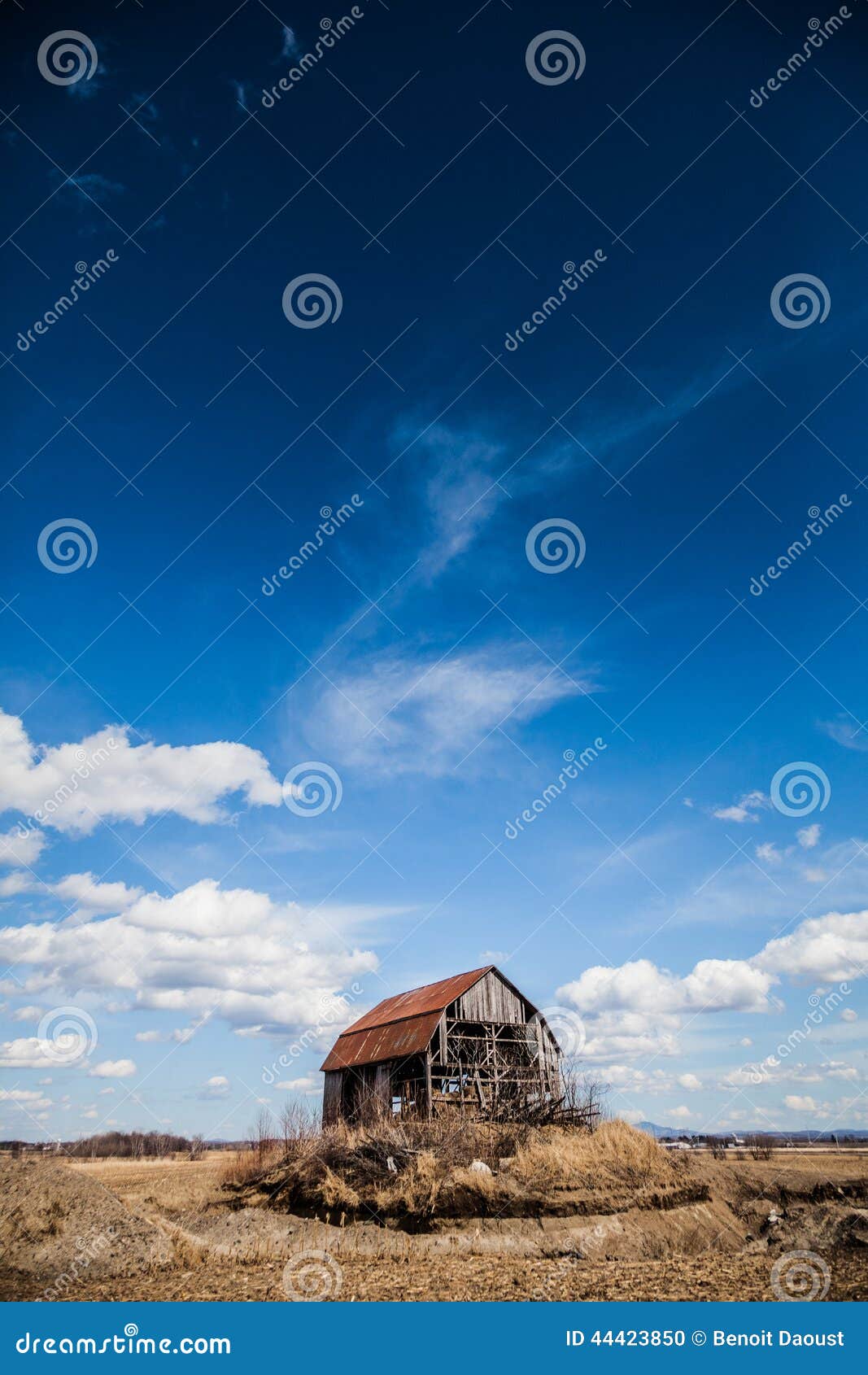 Old Abandoned Barn stock photo. Image of empty, abandoned - 44423850
