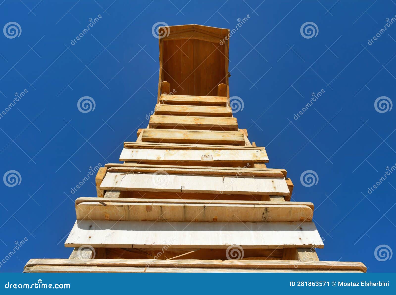 Old Abandoned Lifeguard Tower Stock Image - Image of nature, autumnal ...