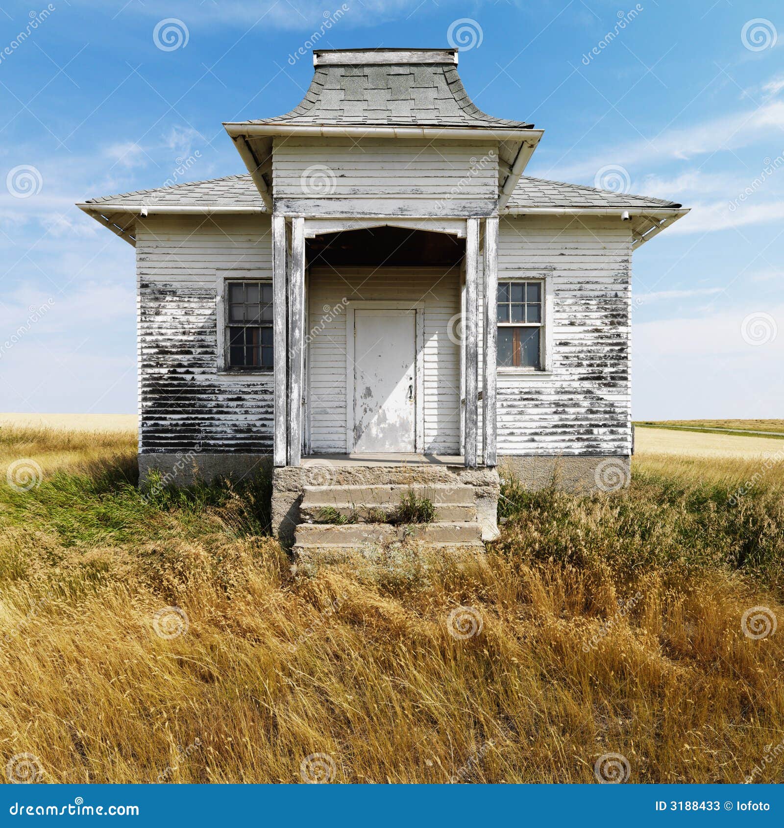 Old abandoned building. stock image. Image of paint, desolate - 3188433