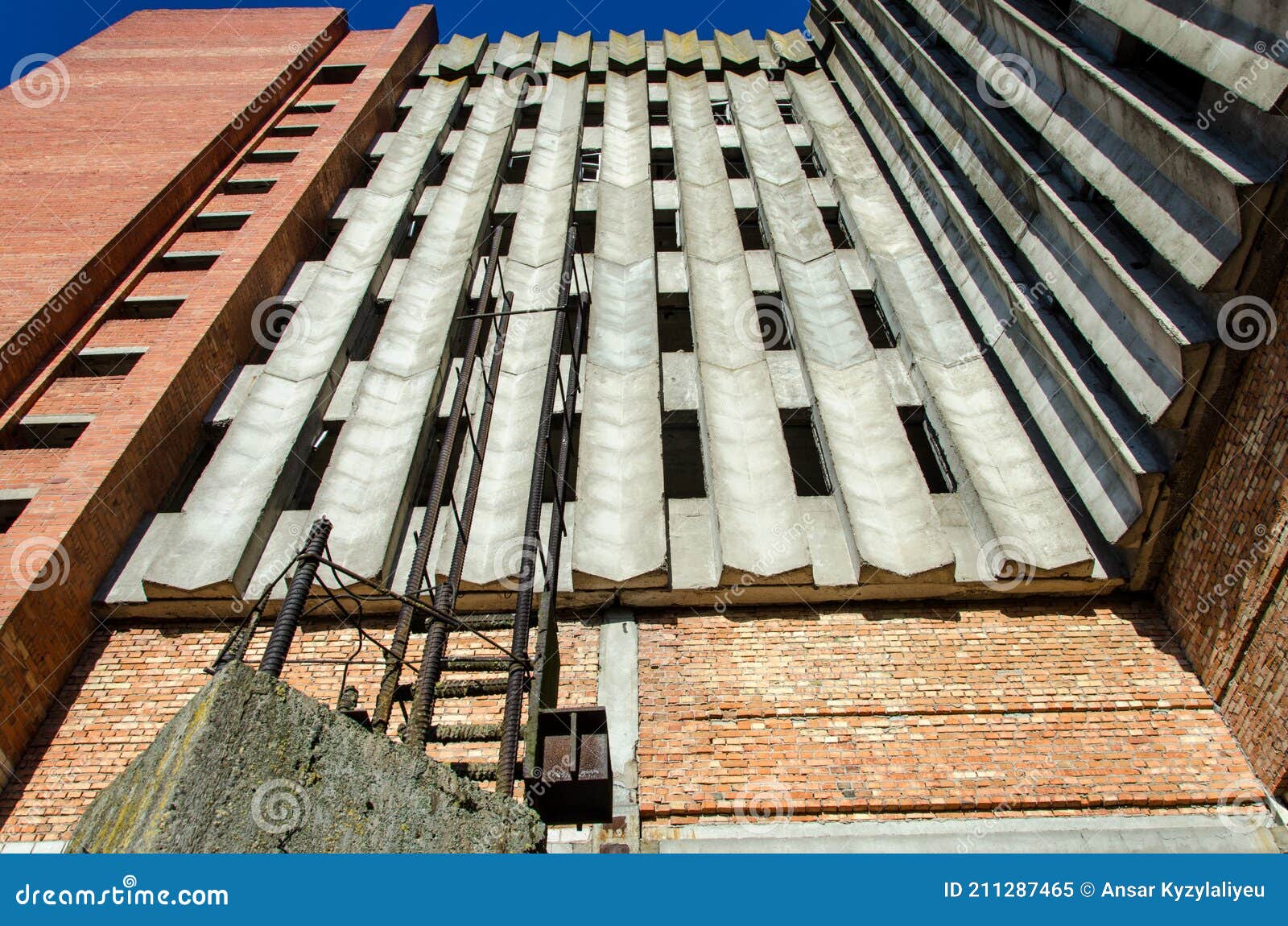 Old Abandoned Building. Unfinished Skyscraper Stock Image - Image of ...