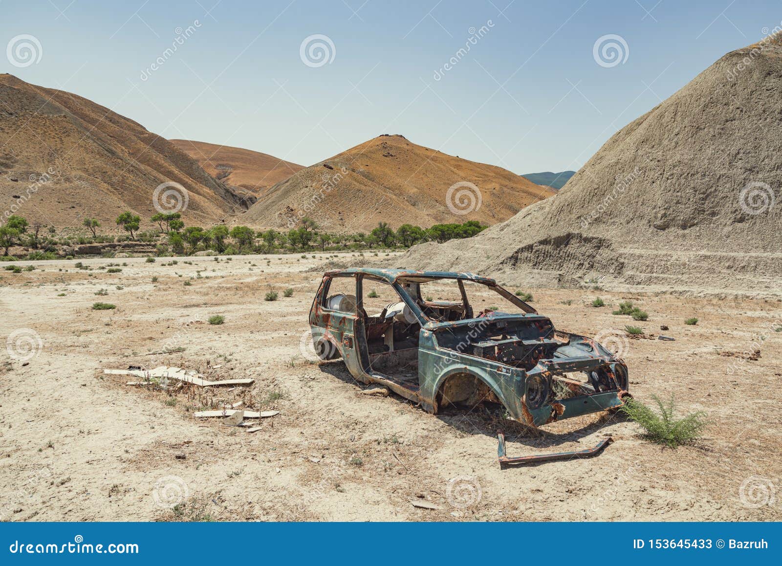 Old Abandoned Car in Desert Stock Image - Image of discarded, vehicle ...
