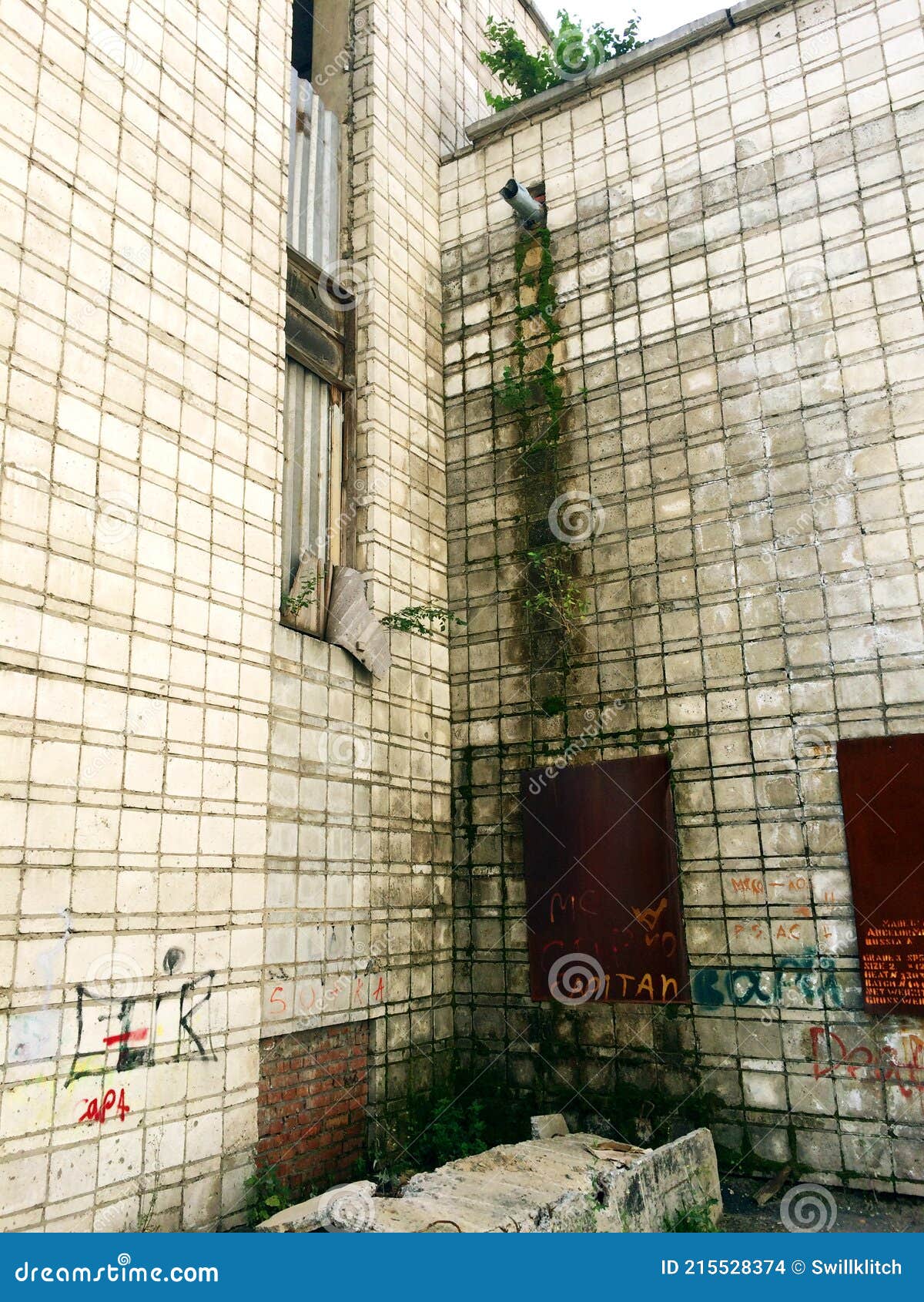 Old Abandoned City Building with Dirty Walls Stock Photo - Image of ...