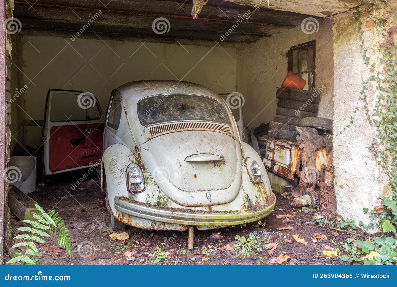 Old Abandoned Classic Vintage Car in a Garage Stock Image - Image of ...