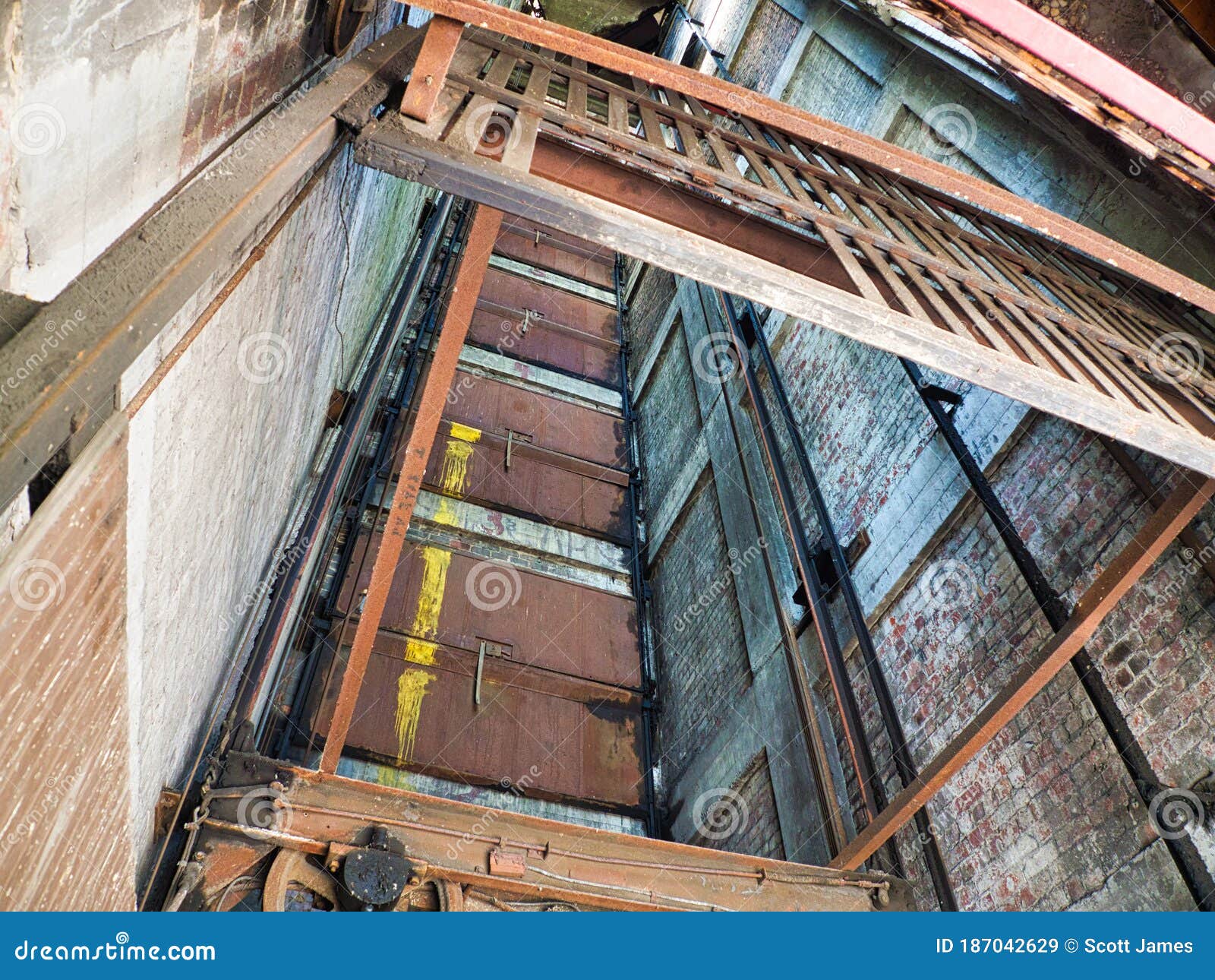 Old Abandoned Elevator Shaft Editorial Stock Image - Image of ruin ...