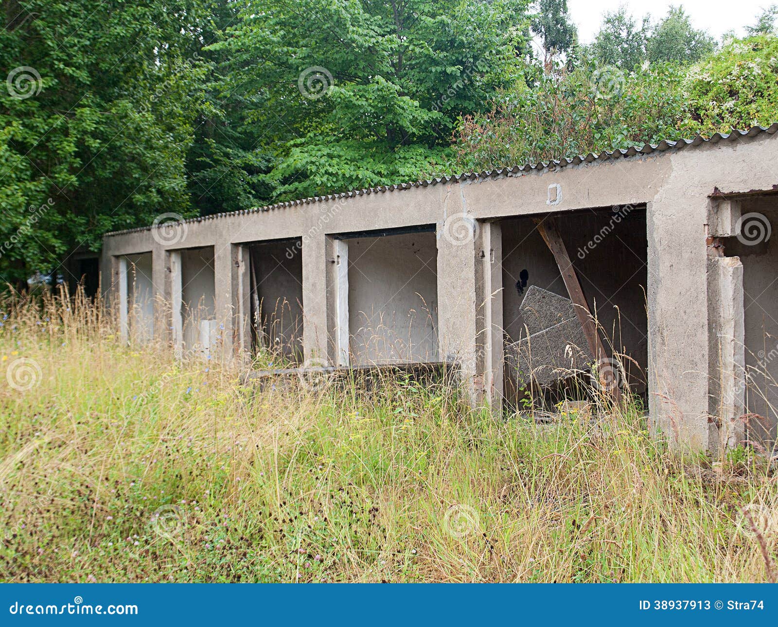 Old abandoned garage stock image. Image of broken, ruin - 38937913