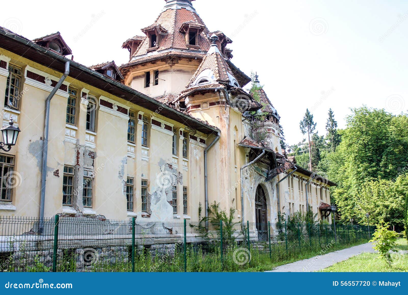 Old Abandoned Haunted House Stock Photo - Image of doors, disrepair ...