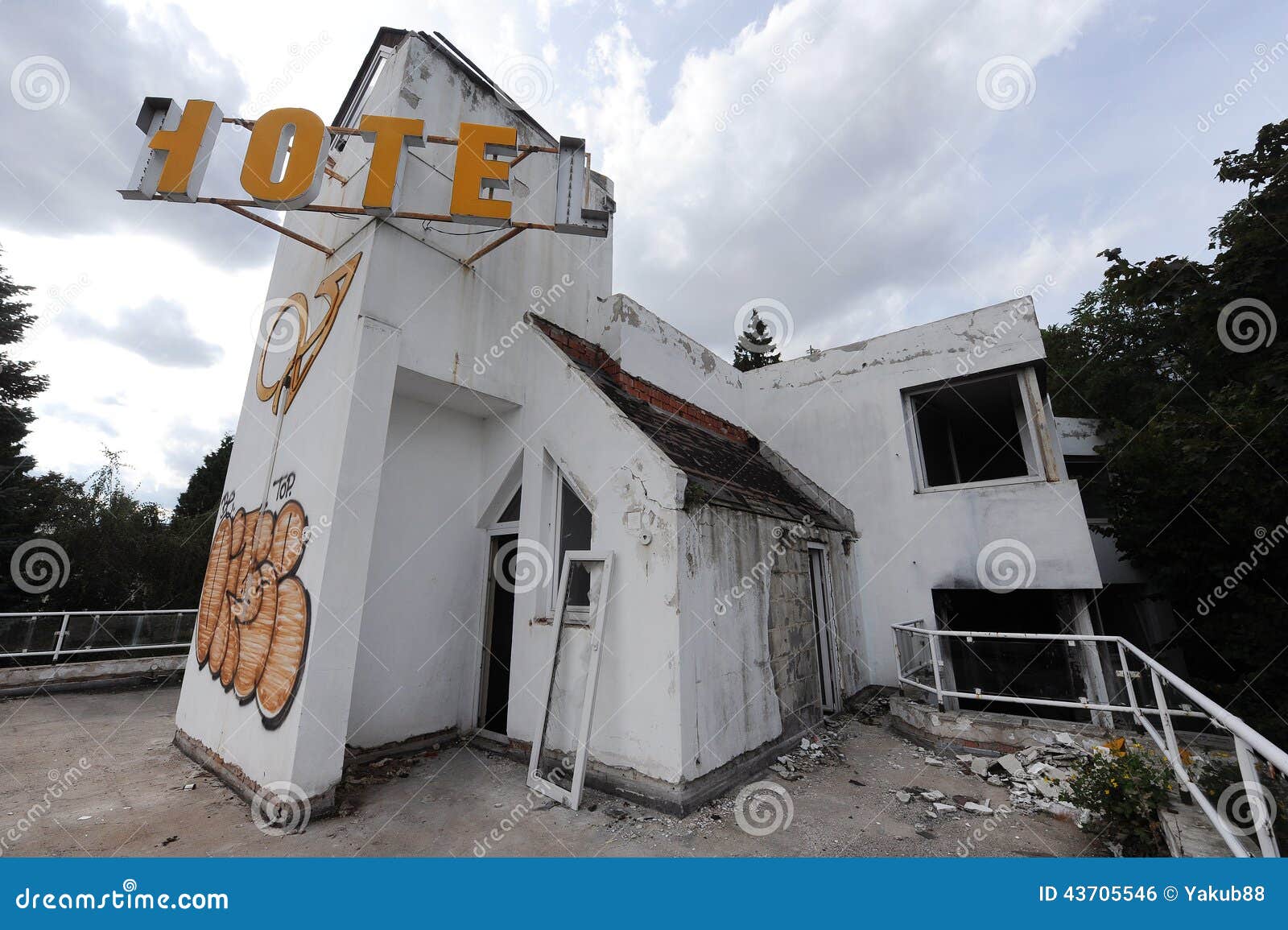 Old abandoned hotel stock photo. Image of house, outdoor - 43705546